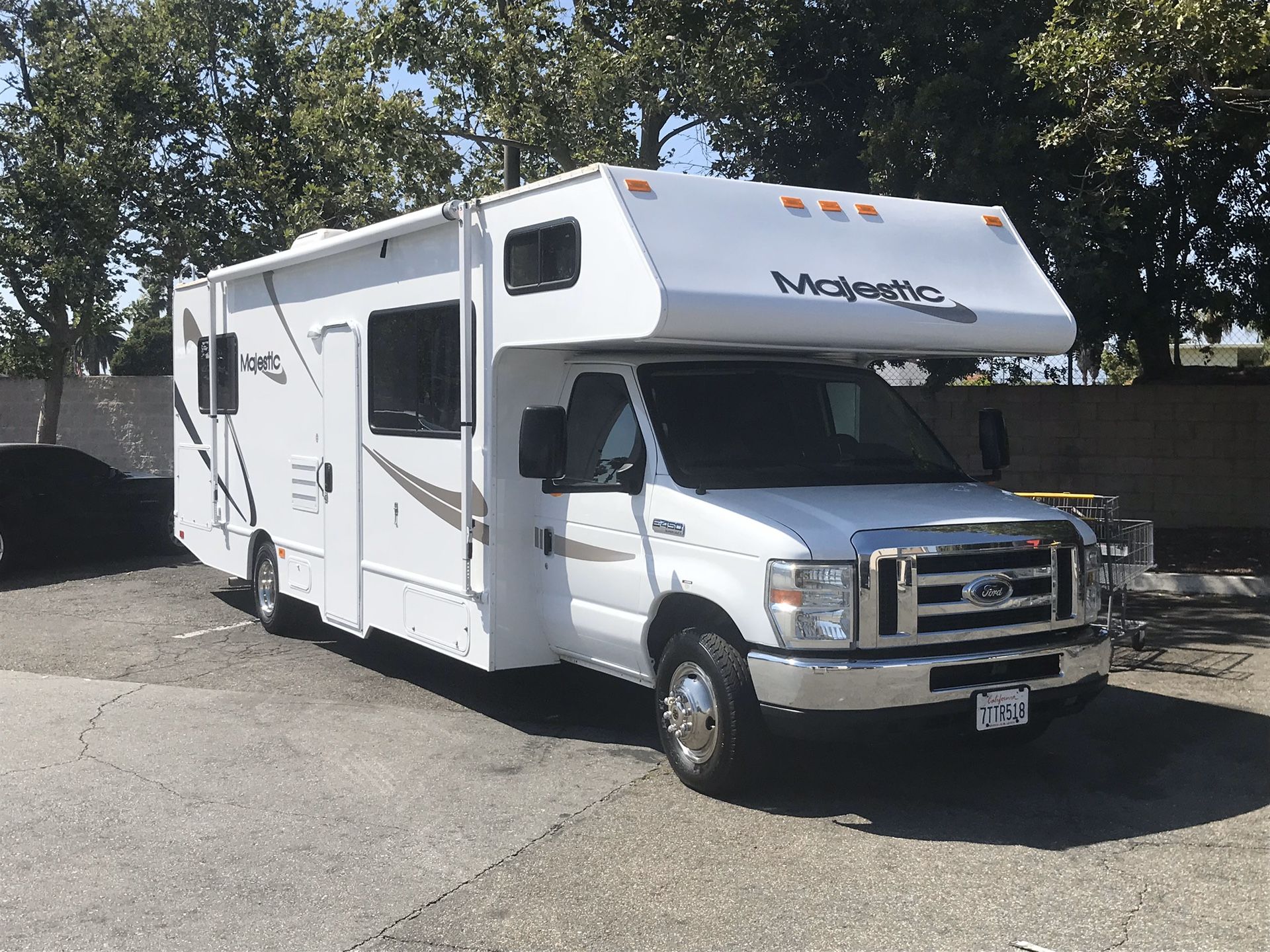Rv Motorhome 2012 f450 majestic 28ft for Sale in Phillips Ranch, CA ...