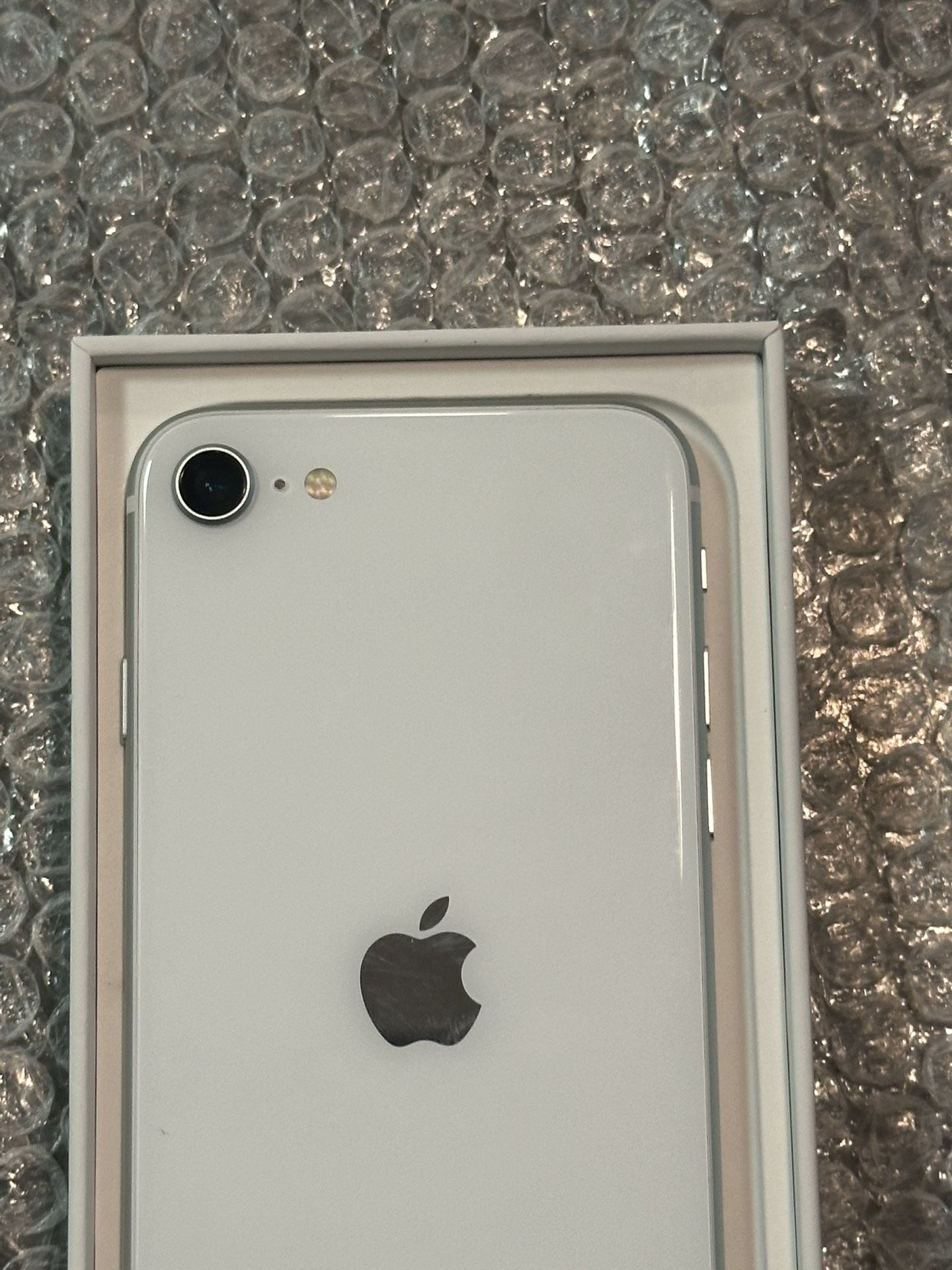 iPhone SE White 2nd Generation 100% Battery Health UNLOCKED for Sale in Portland, OR - OfferUp