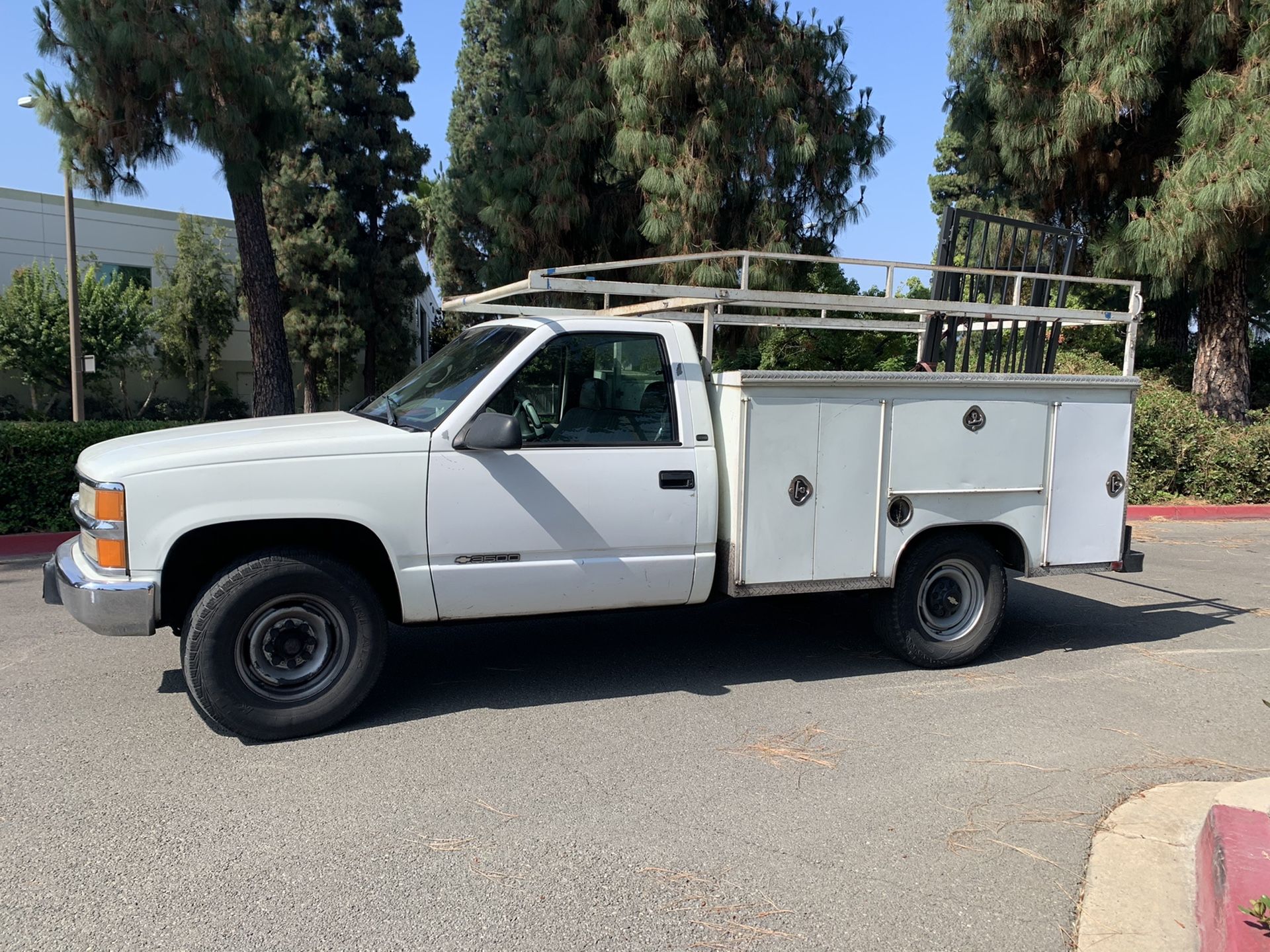98 Chevy Cheyenne 3500 utility truck for Sale in Hacienda Heights, CA ...