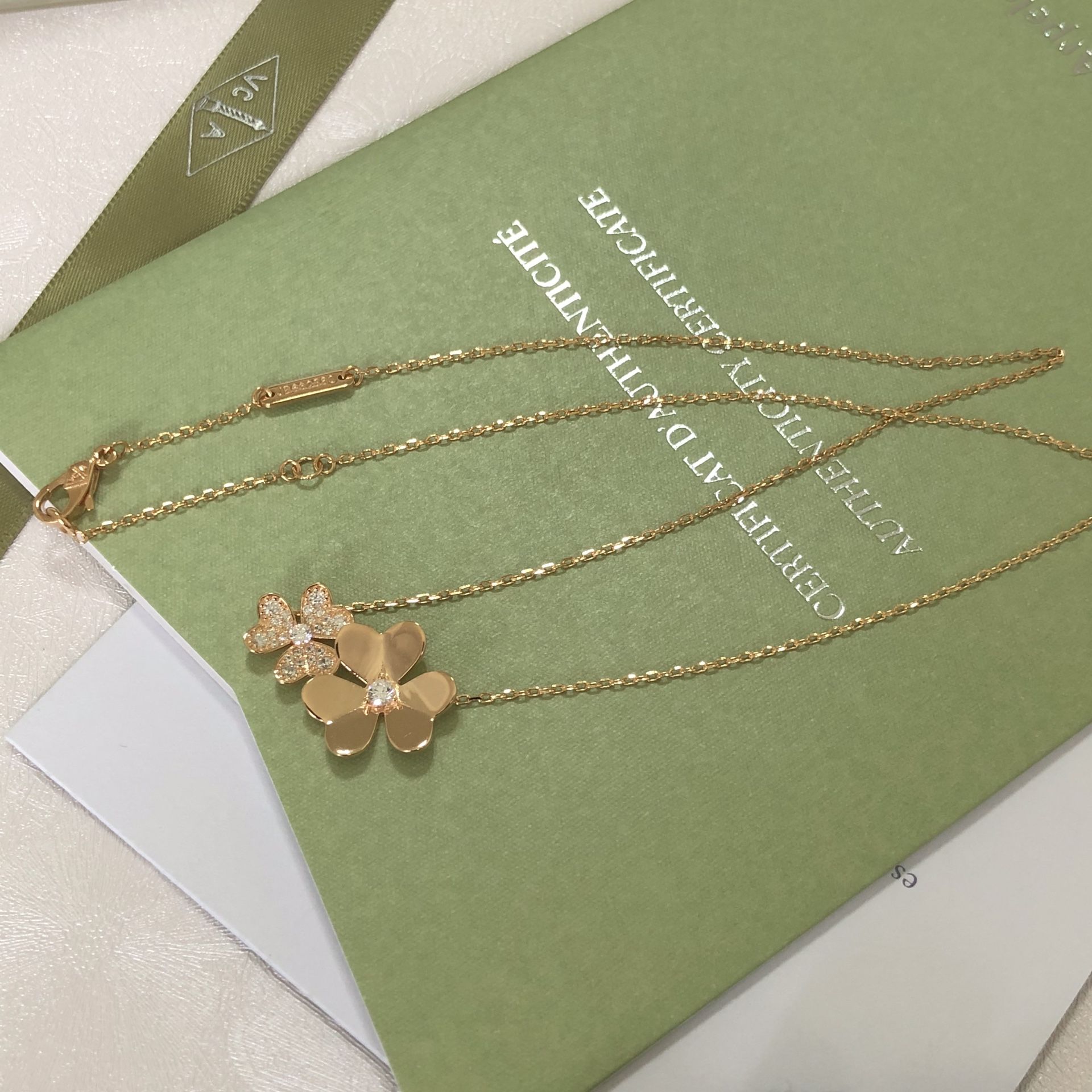 Authenticity Van Cleef & Arpels necklace Van Cleef & Arpels FLORA rose ...