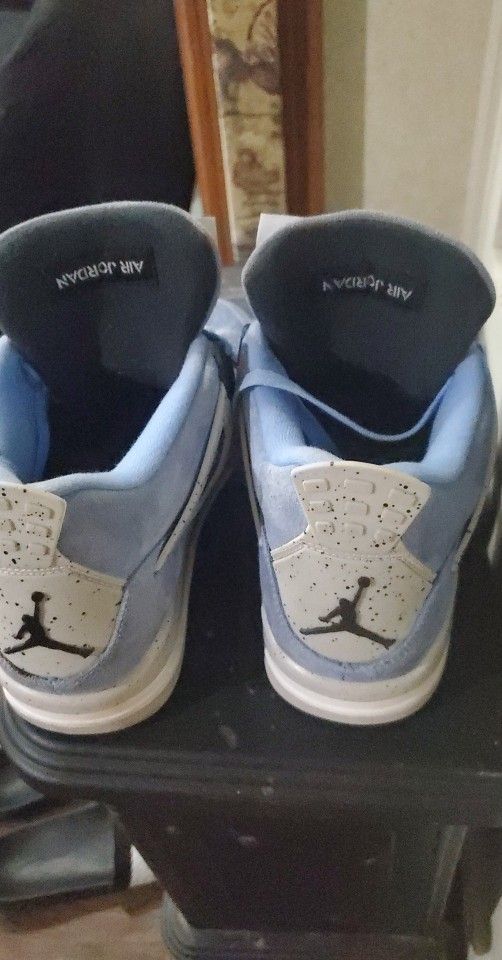 Jordans Retro 4s University Blue for Sale in Robinson, TX - OfferUp