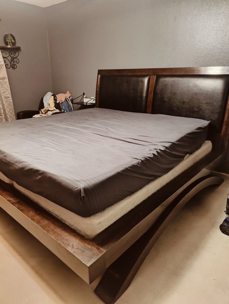 King Size Bedroom Set for Sale in Tucson, AZ - OfferUp