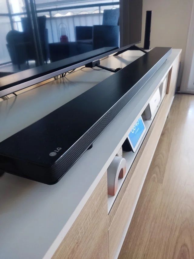 LG SJ8 4.1 Channel High-Resolution Sound Bar in Excellent Condition for ...