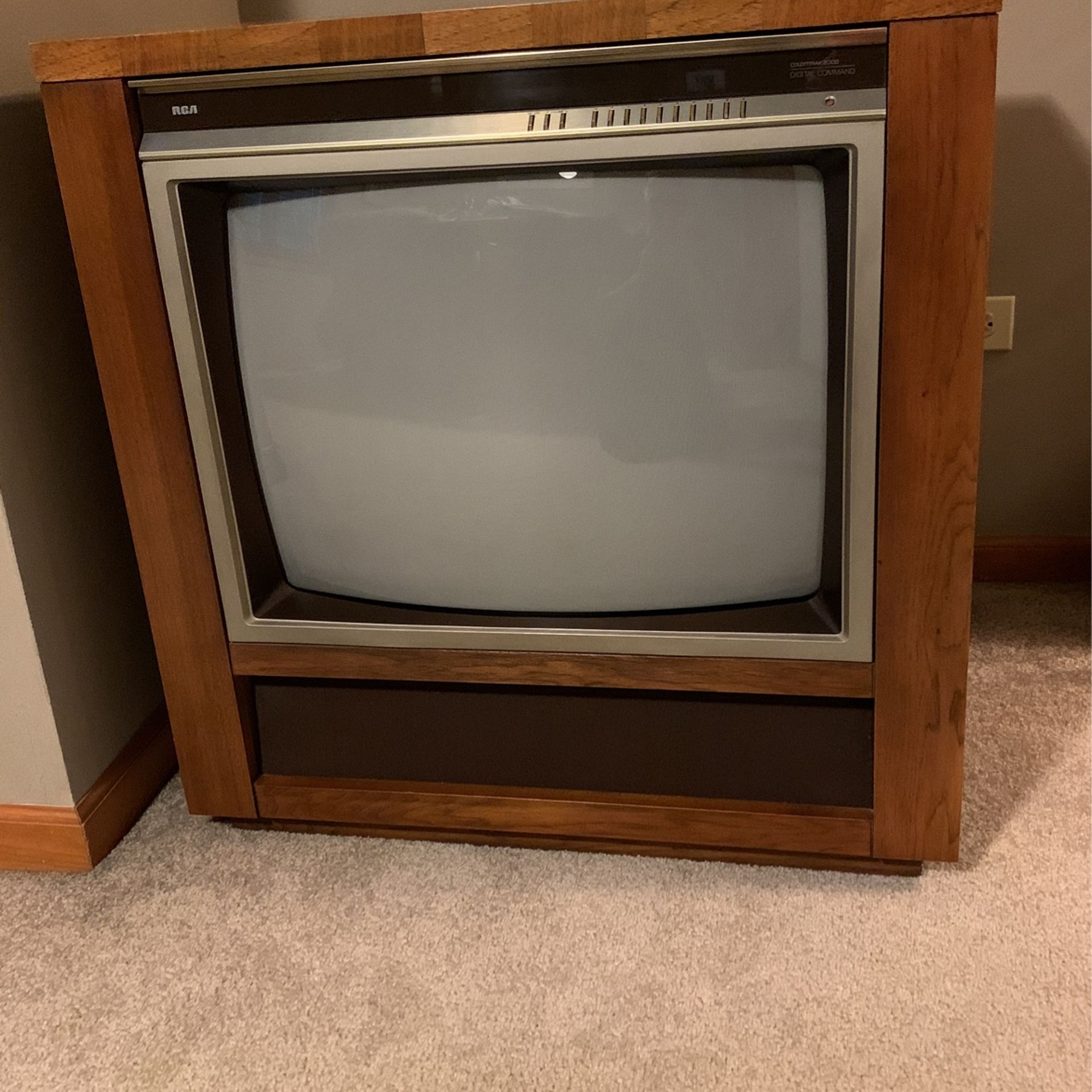 1983 TV for Sale in Elgin, IL - OfferUp