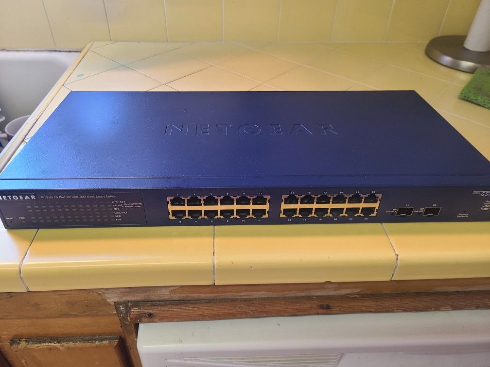NETGEAR 24-port Smart Switch GS724T v4 for Sale in San Bernardino, CA ...
