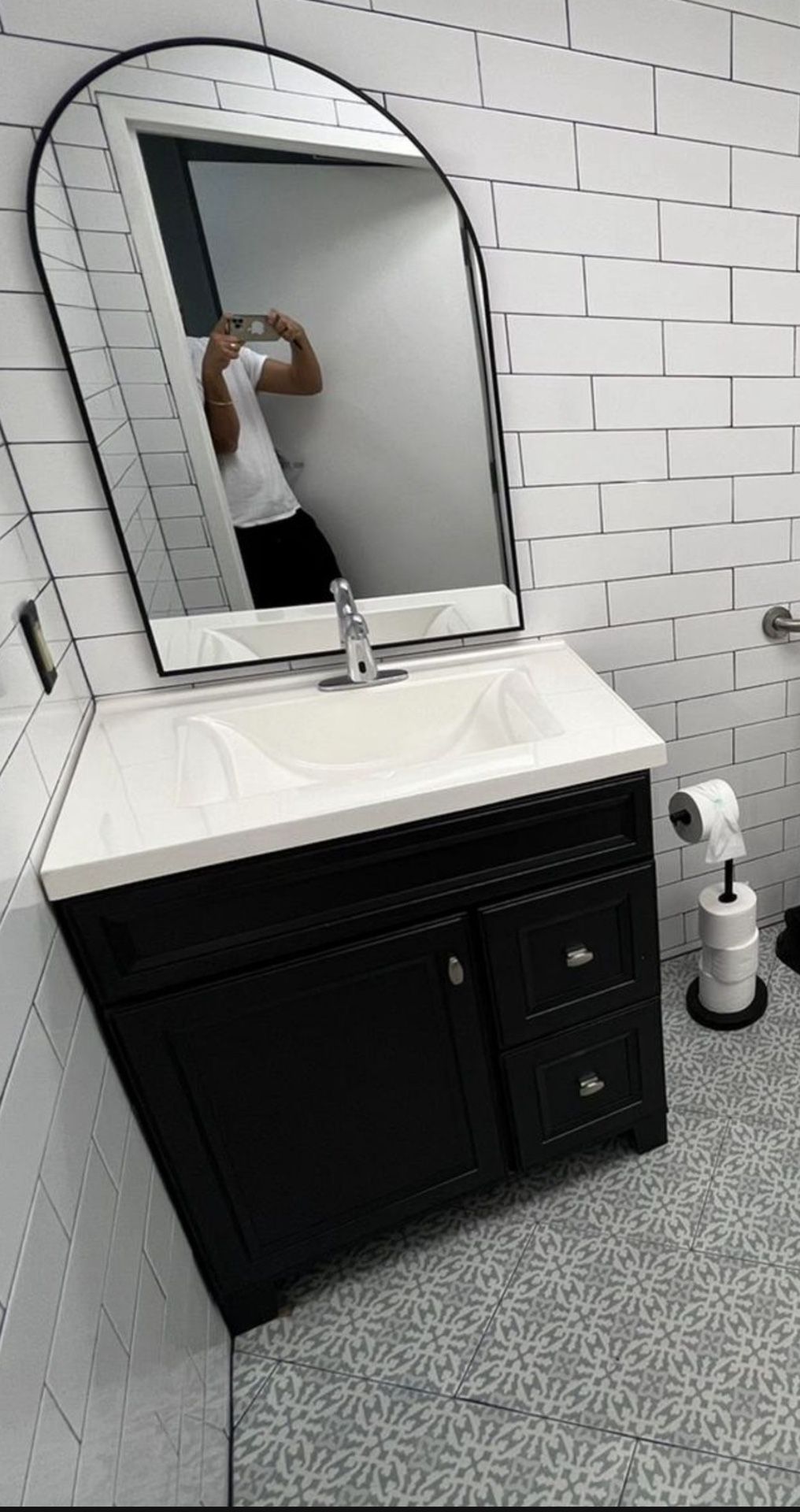 Goslin Bathroom sink Plus Vanity for Sale in Champions Gt, FL - OfferUp