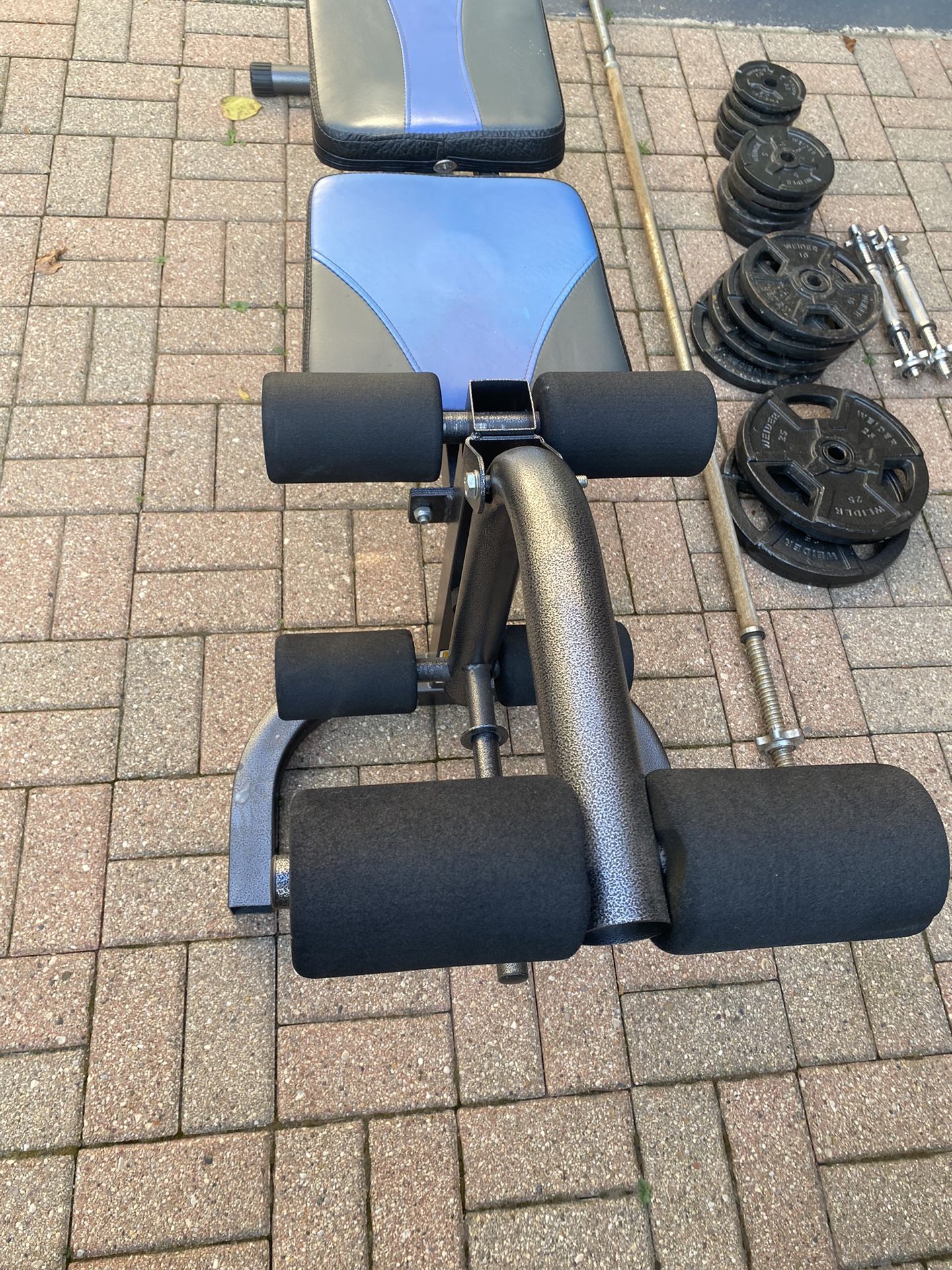 Weight Fittnes Bench With Bar And Weider 135 Lb Weights for Sale in ...
