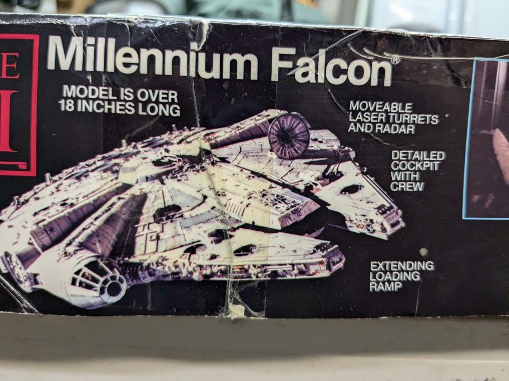 Millennium Falcon Model Kit for Sale in Skok, WA - OfferUp