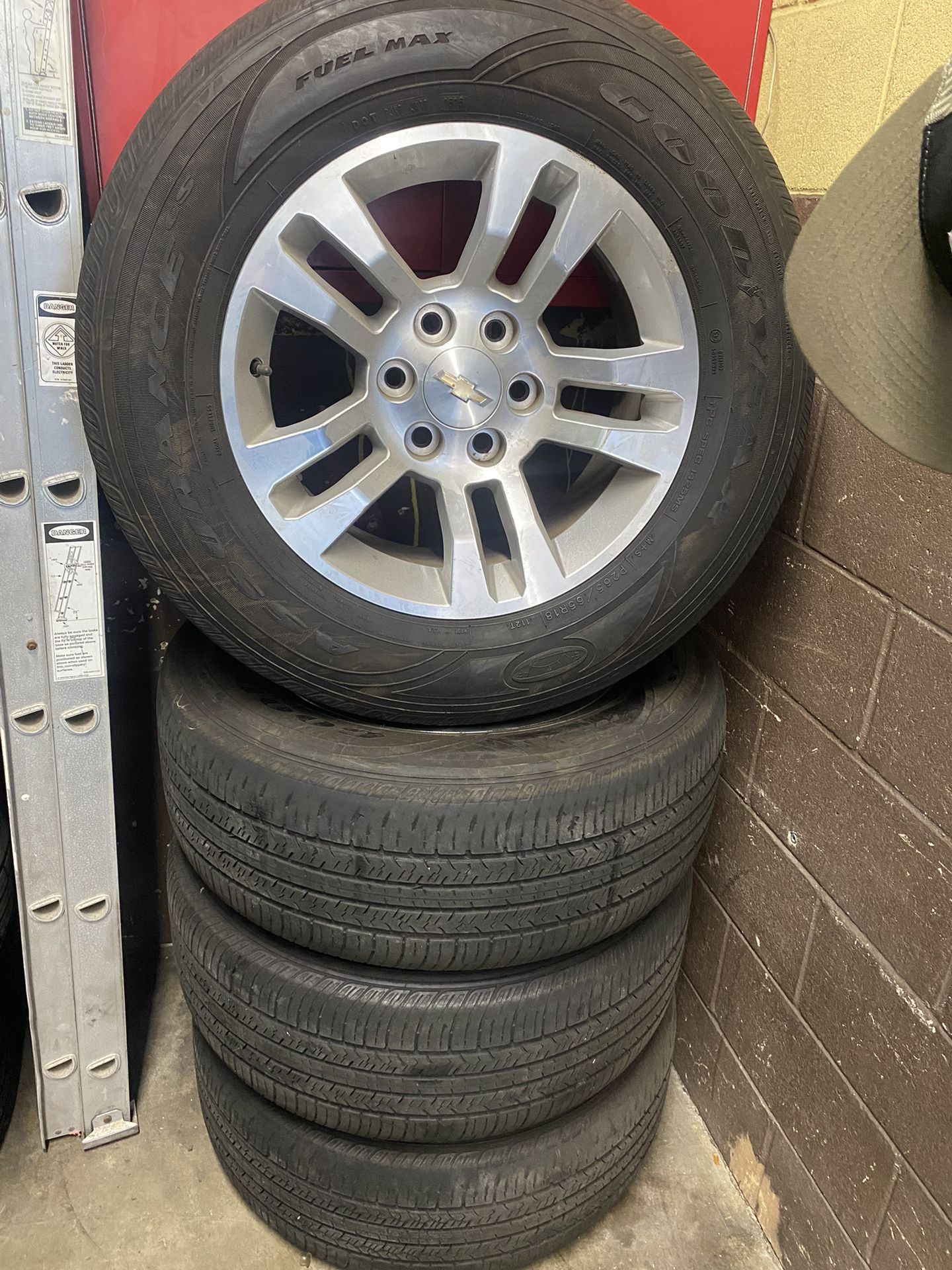 4 Silverado Tires With Rims Size (p265/65R18) for Sale in Lincoln Acres ...