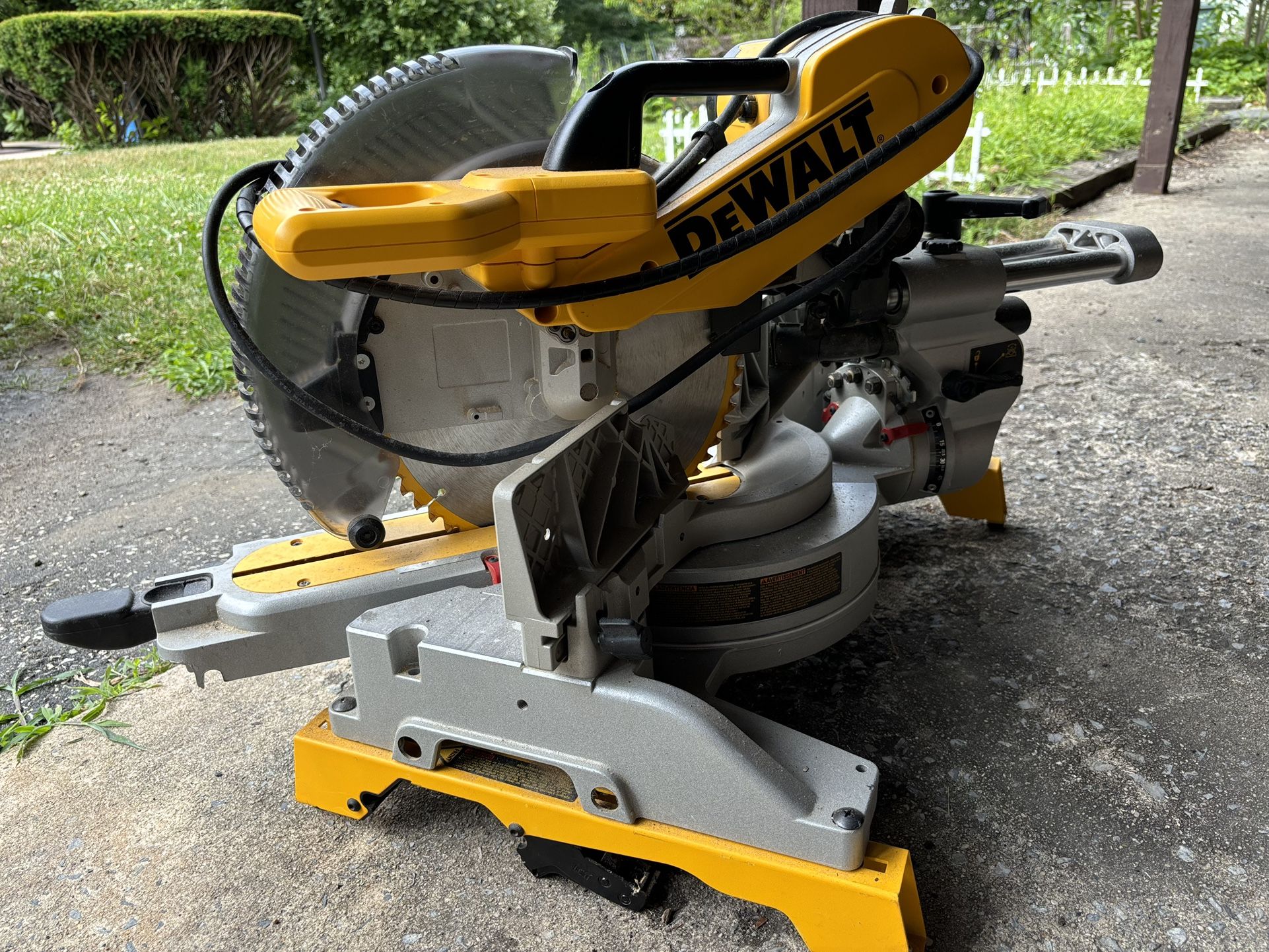 Dewalt 15 Amp Corded 12 in. Double Bevel Sliding Compound Miter Saw for Sale in Port Chester, NY ...
