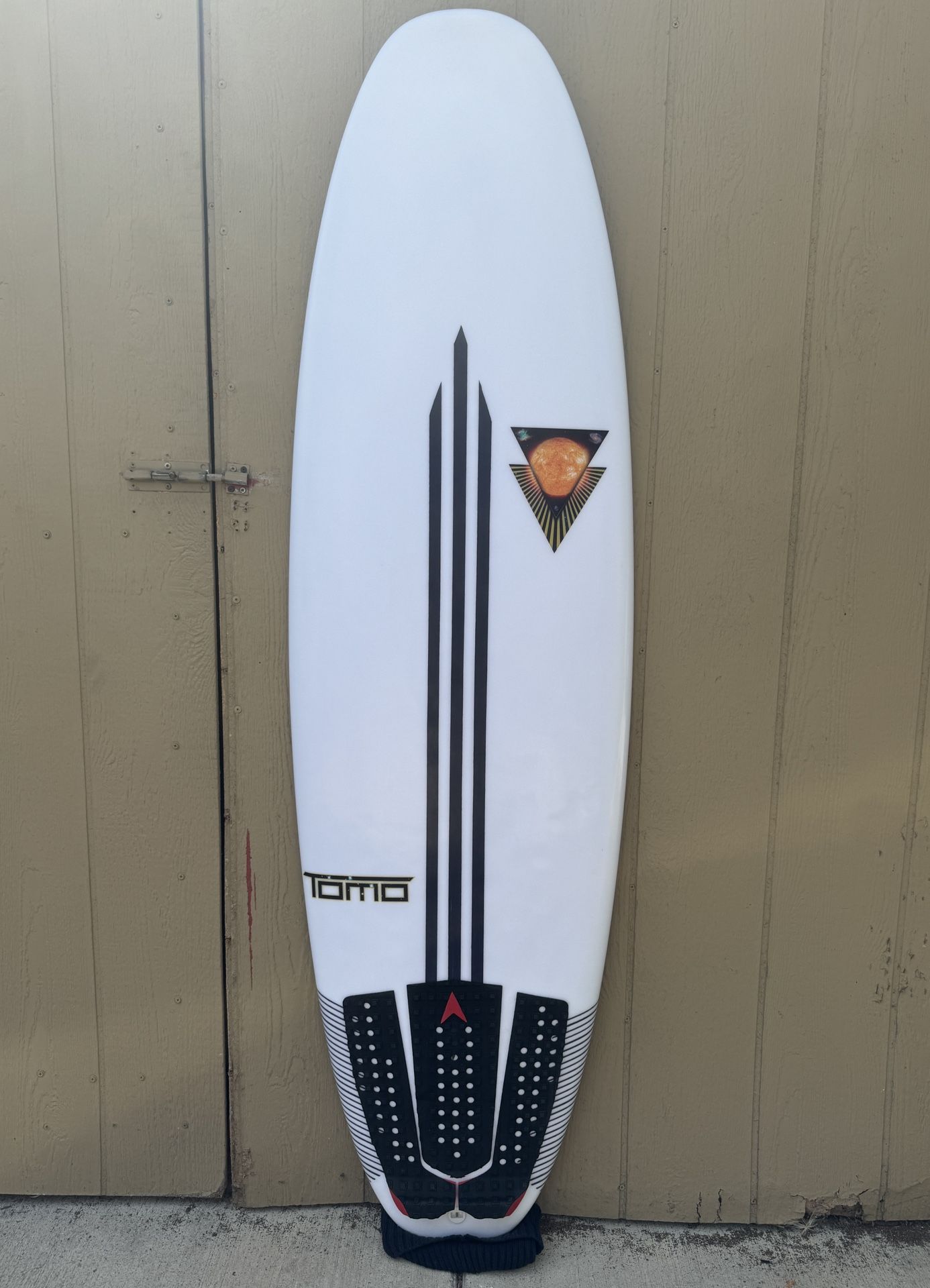 Rad Custom 5'8" 33.32 Liters Tomo Revo Firewire Surfboard for Sale in ...