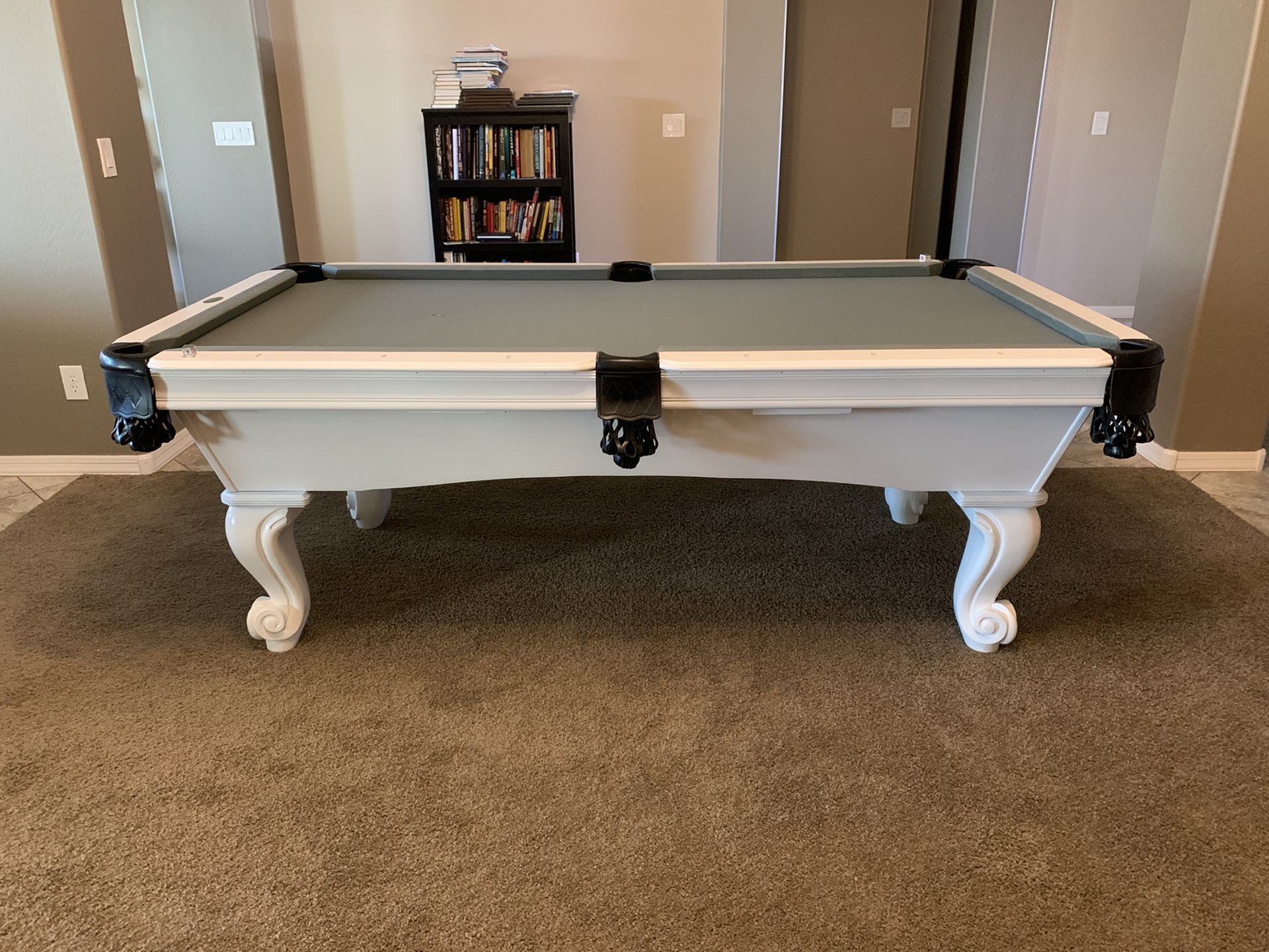 Gorgeous white 8ft Buckhorn pool table! Price includes installation ...