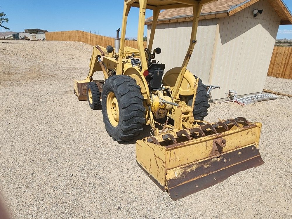 4500 FORD INDUSTRIAL TRACTOR for Sale in Helendale, CA - OfferUp