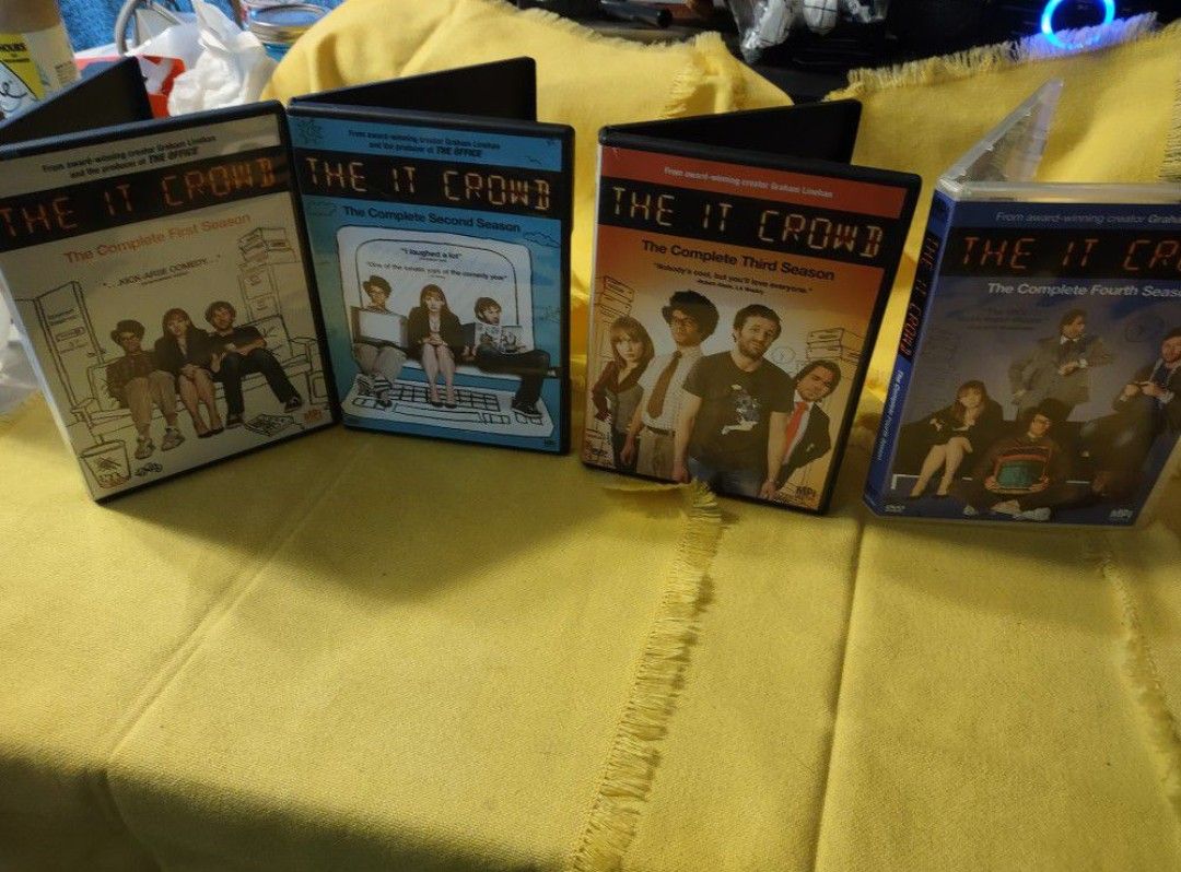 The British Sitcom The IT Crowd DVDs Will Not Separate for Sale in ...