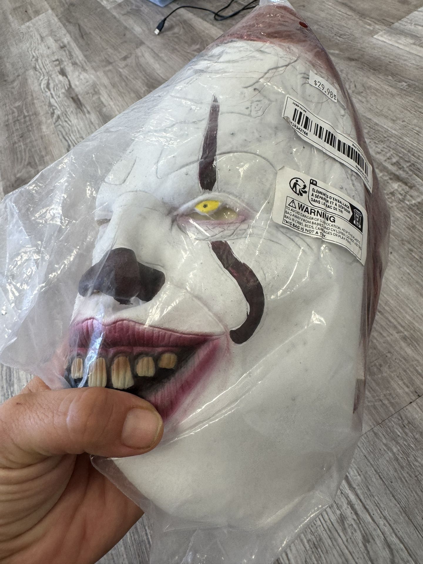 Pennywise clown mask From “It” for Sale in San Diego, CA - OfferUp