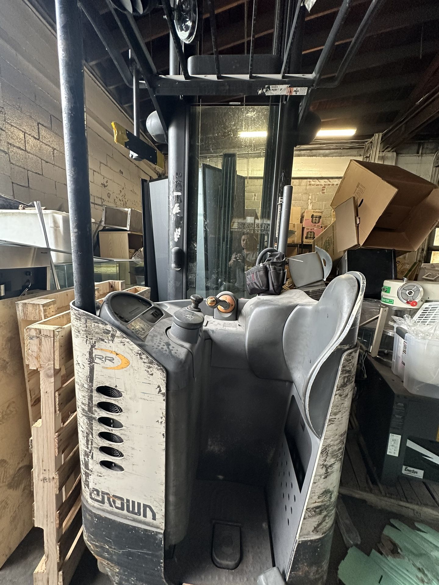 Crown 5200 Series Reach Truck Forklift 12 foot for Sale in Renton, WA ...