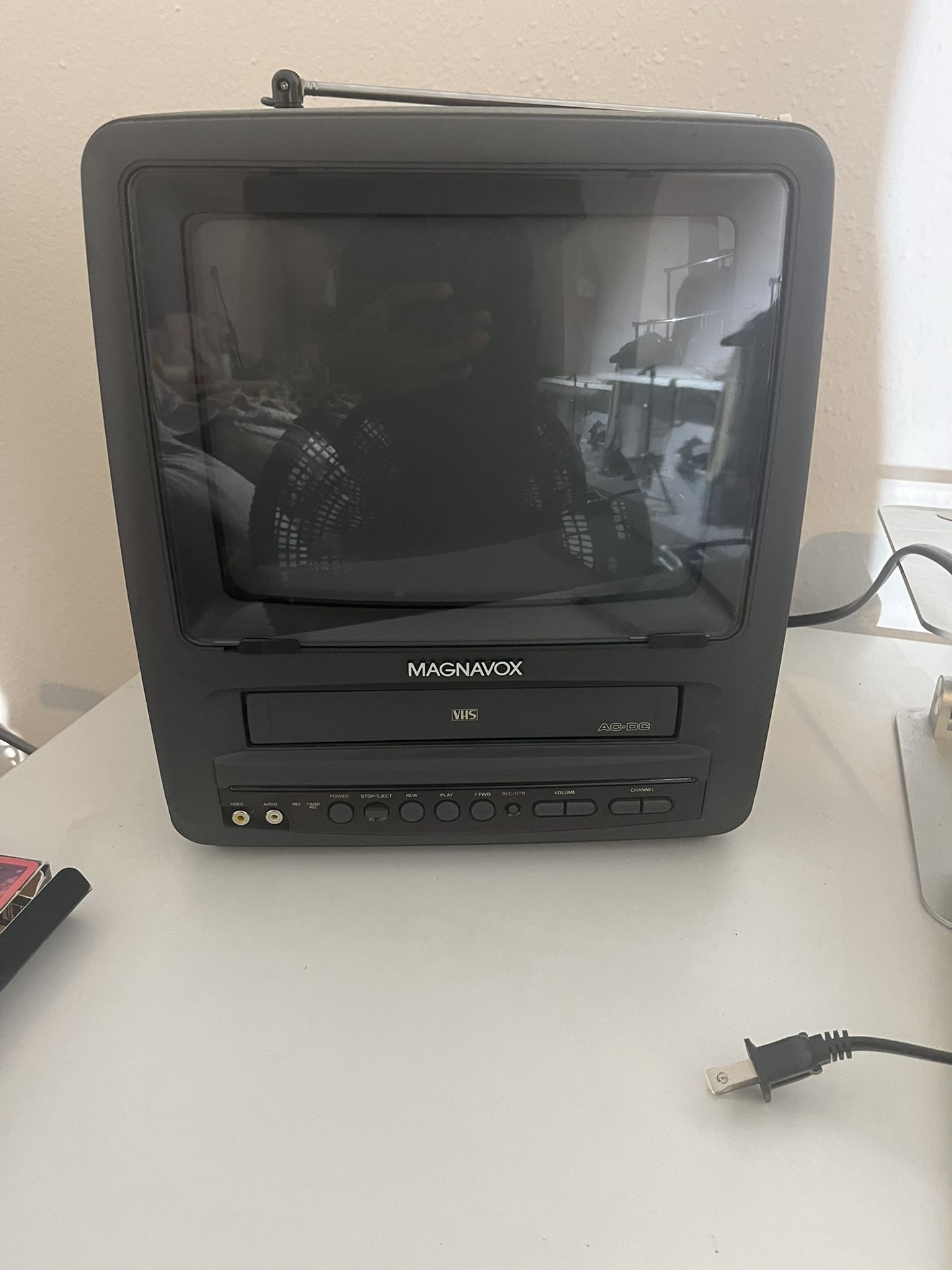 Magnavox 9 Inch CRT TV VCR Combo for Sale in Hillsboro, OR - OfferUp