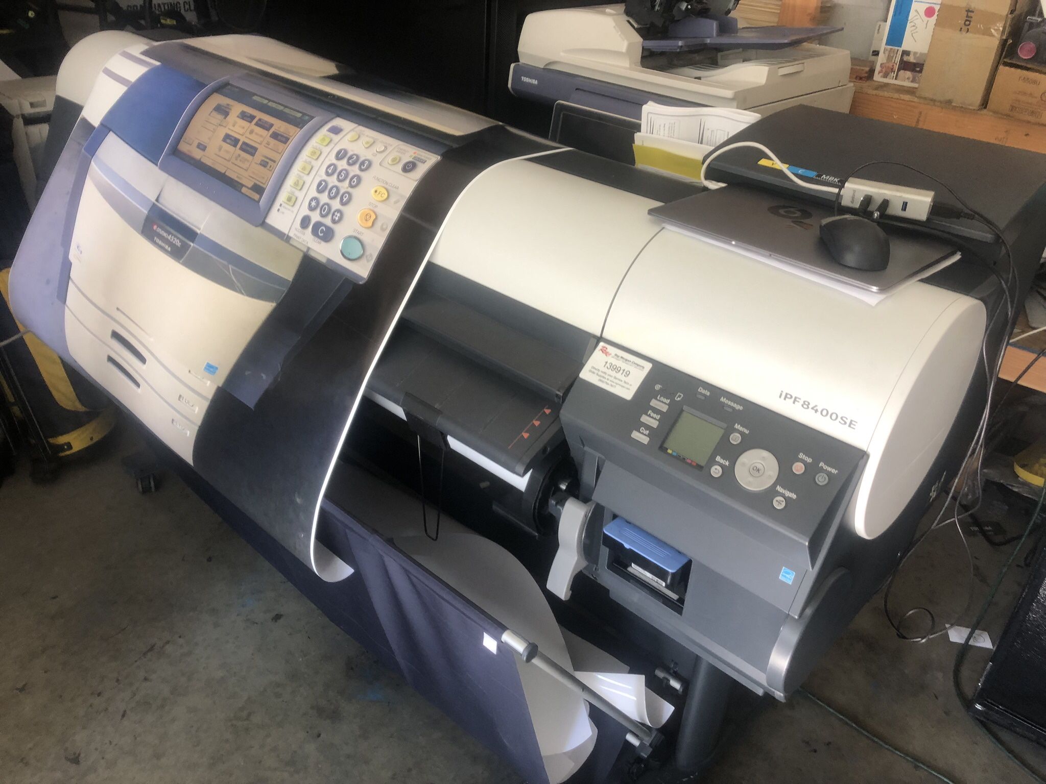 Canon Ipf 8400se Wide Format Printer /posters /vinyl /color/black And ...