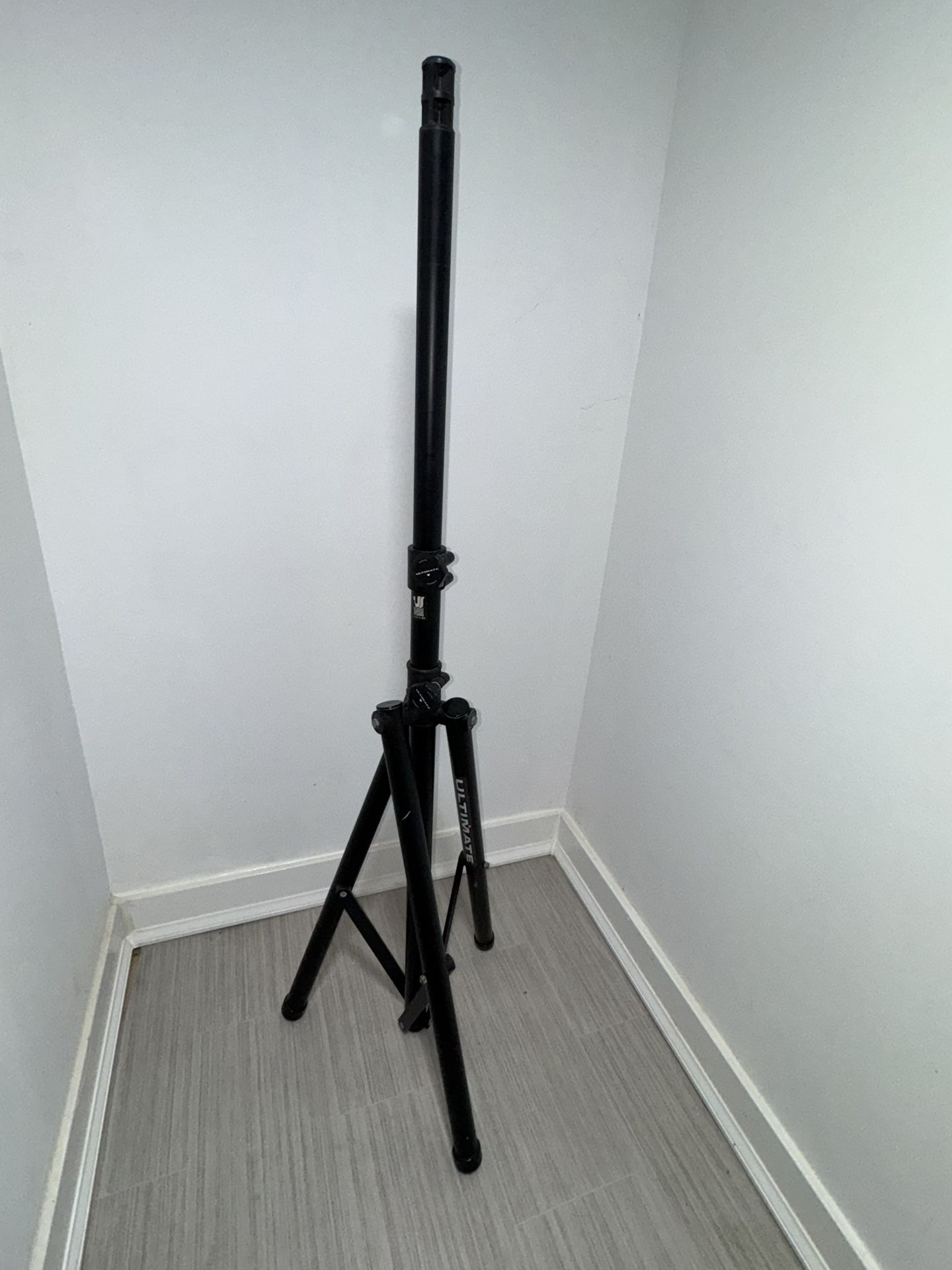 Speaker / PA Stand for Sale in Bedford Park, IL - OfferUp