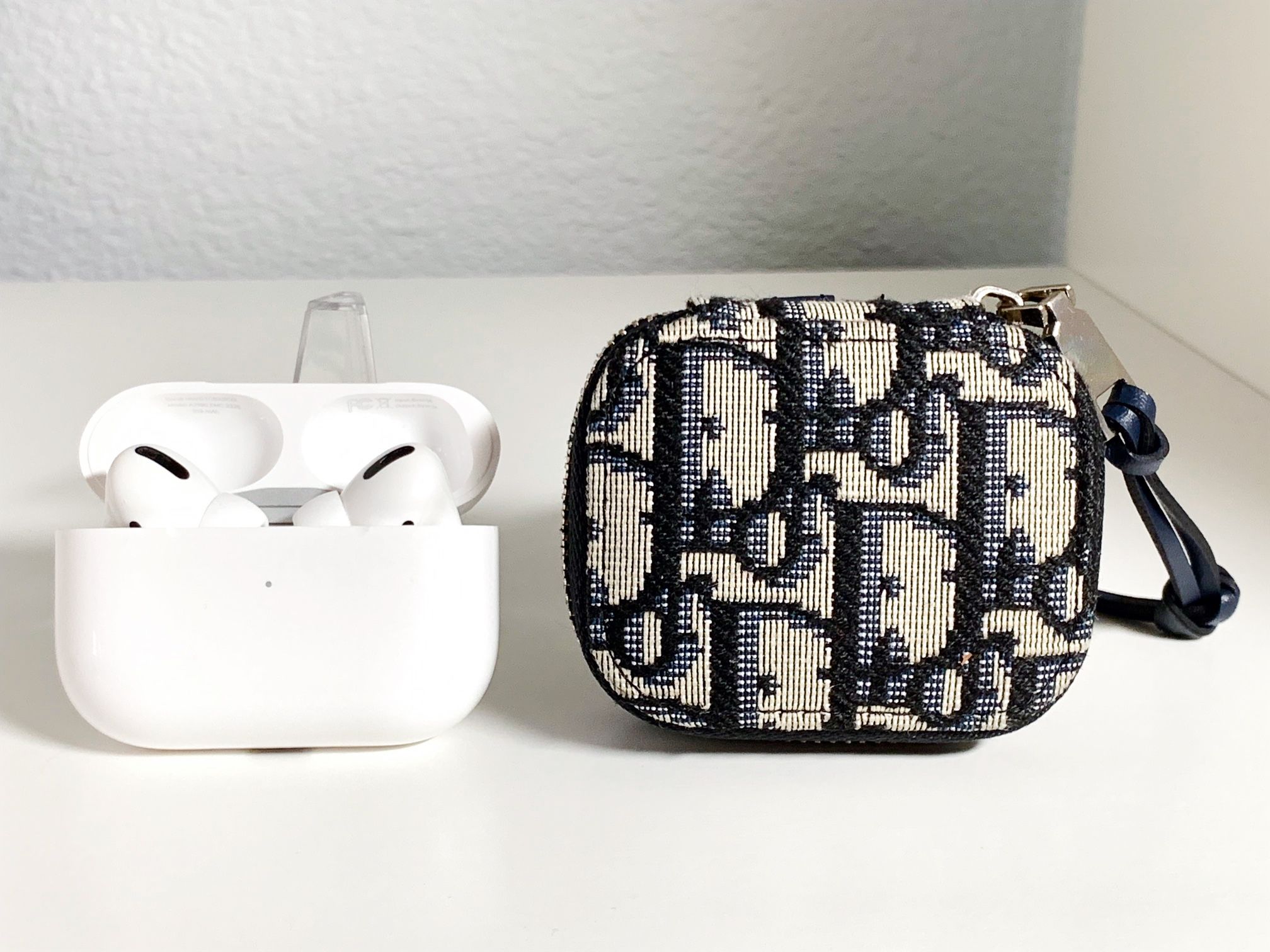 Apple AirPods Pro & Christian Dior Case (Limited edition Apple AirPods Pro & Christian Dior Case (Limited edition