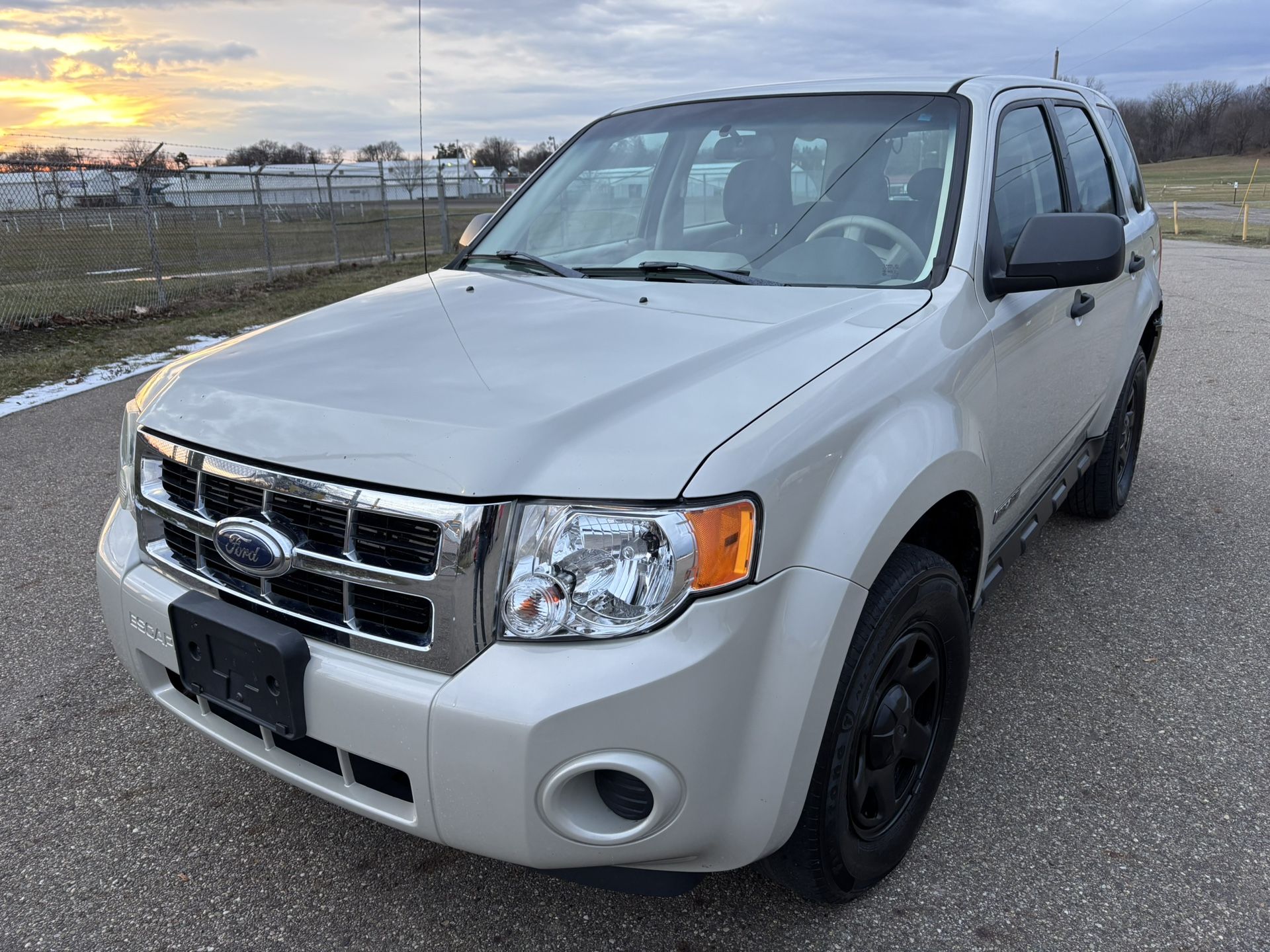 SUPER CLEAN FORD ESCAPE for Sale in Cleveland, OH - OfferUp