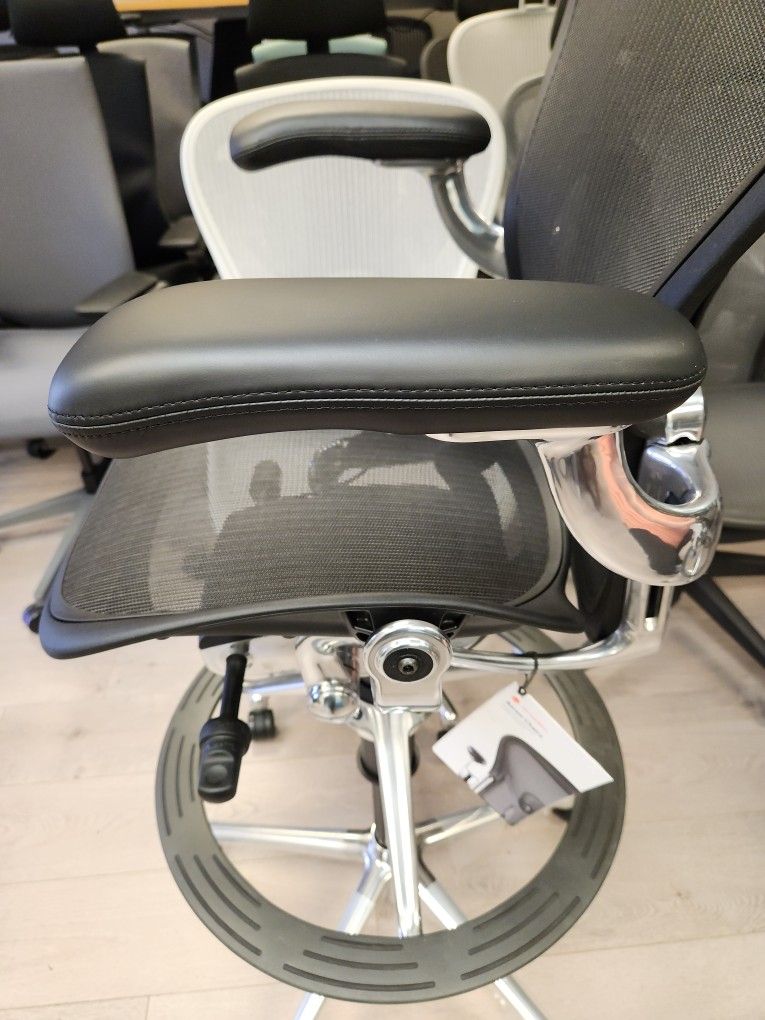 BRAND NEWHERMAN MILLER REMASTERED SIZE B AERON BAR HEIGHT STOOL ONYX ...