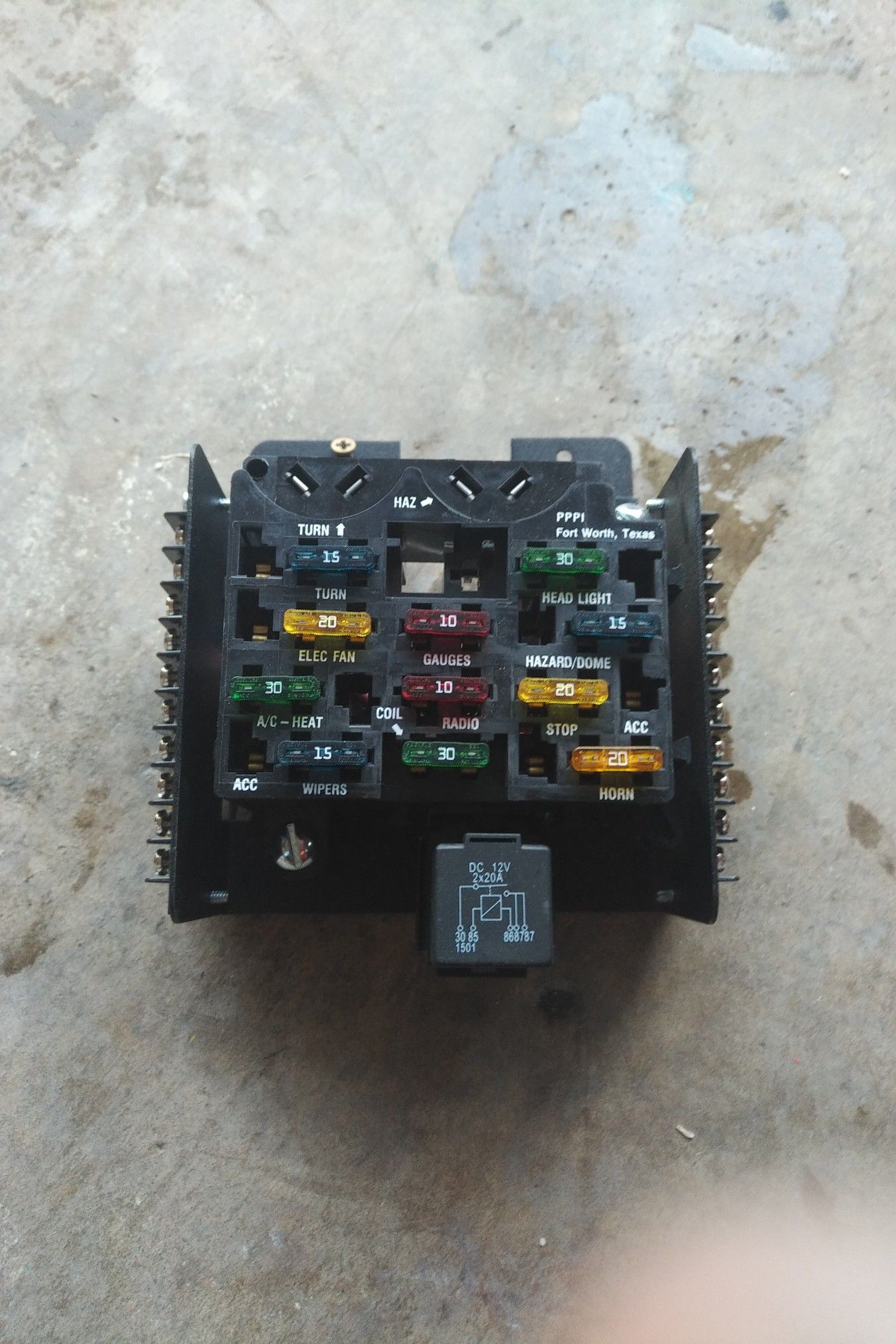 Painless Fuse box block universal 12 circuit LIKE NEW for Sale in ...