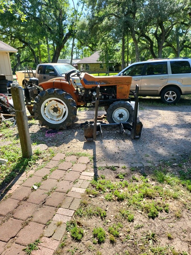 1980s Hinomoto E204 WITH Loader 287 BULLDOG BRAND Project for Sale in ...