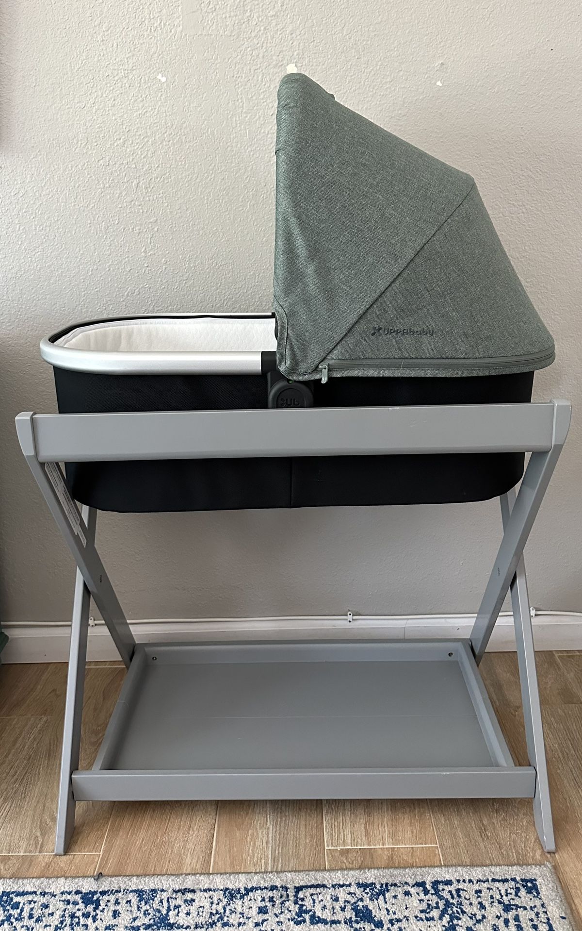 Uppa Baby Bassinet And Bassinet Stand for Sale in Tampa, FL - OfferUp