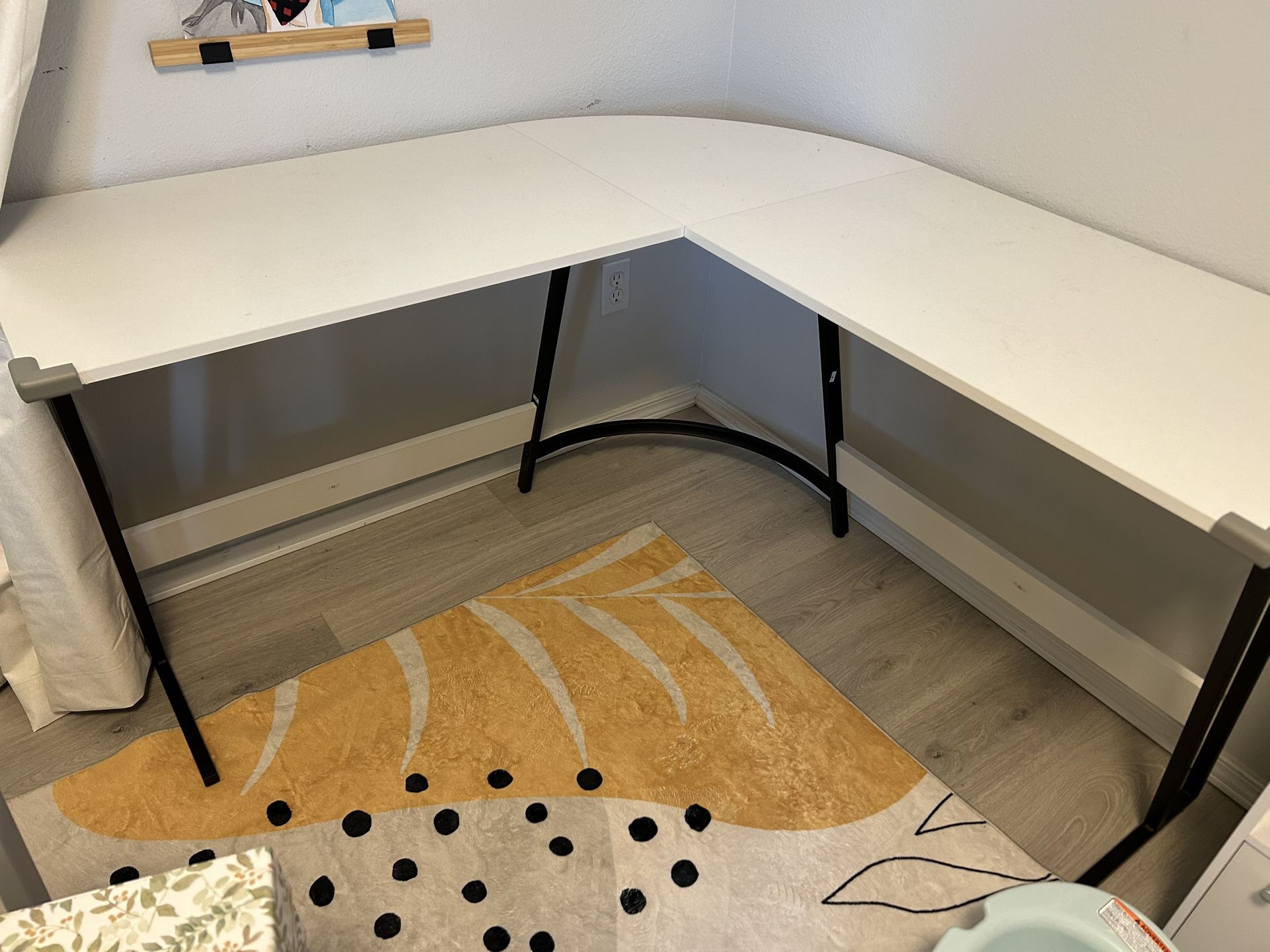 White corner office Desk for Sale in Bonney Lake, WA - OfferUp
