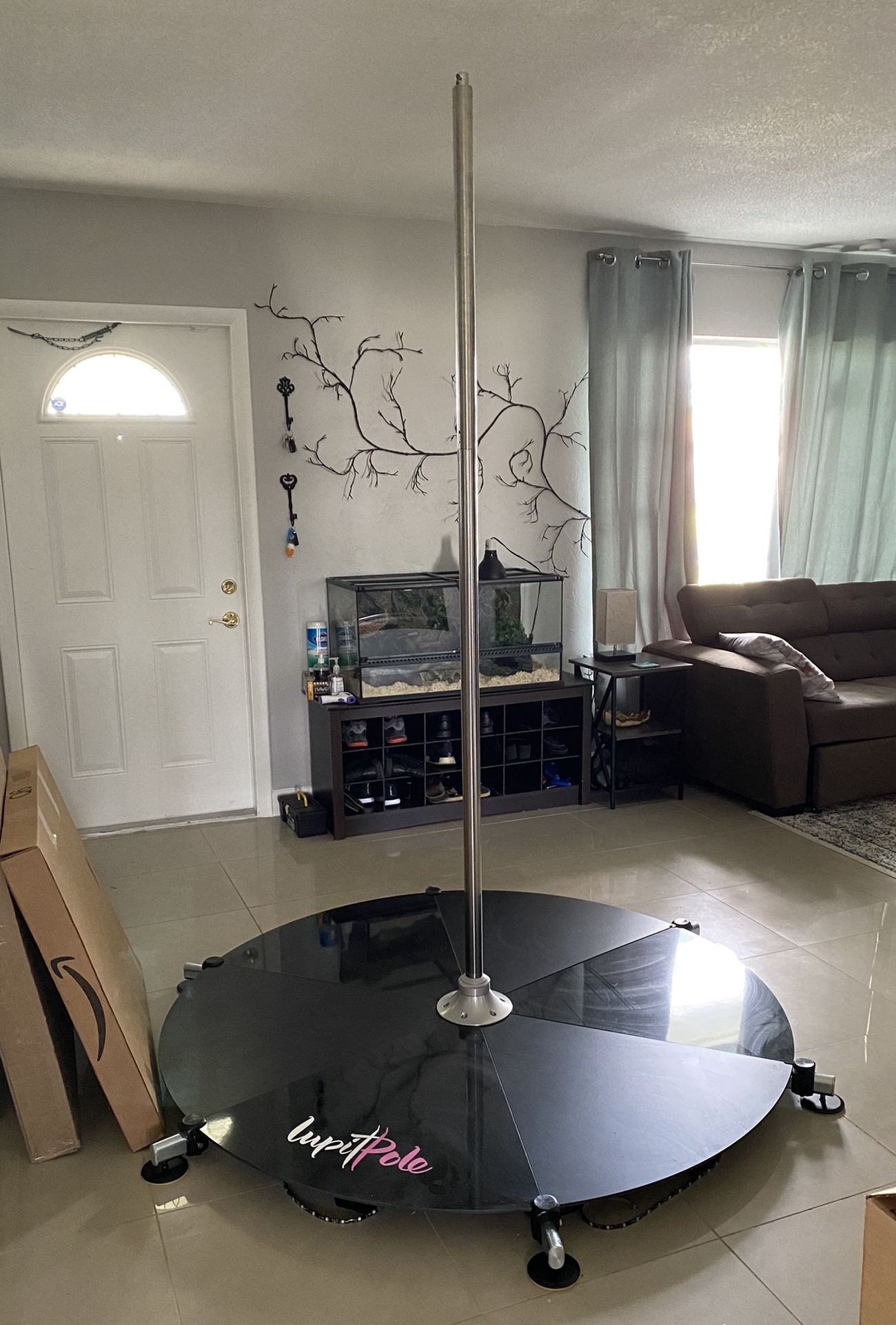 Lupit Stage Pole for Sale in Tamarac, Florida - OfferUp
