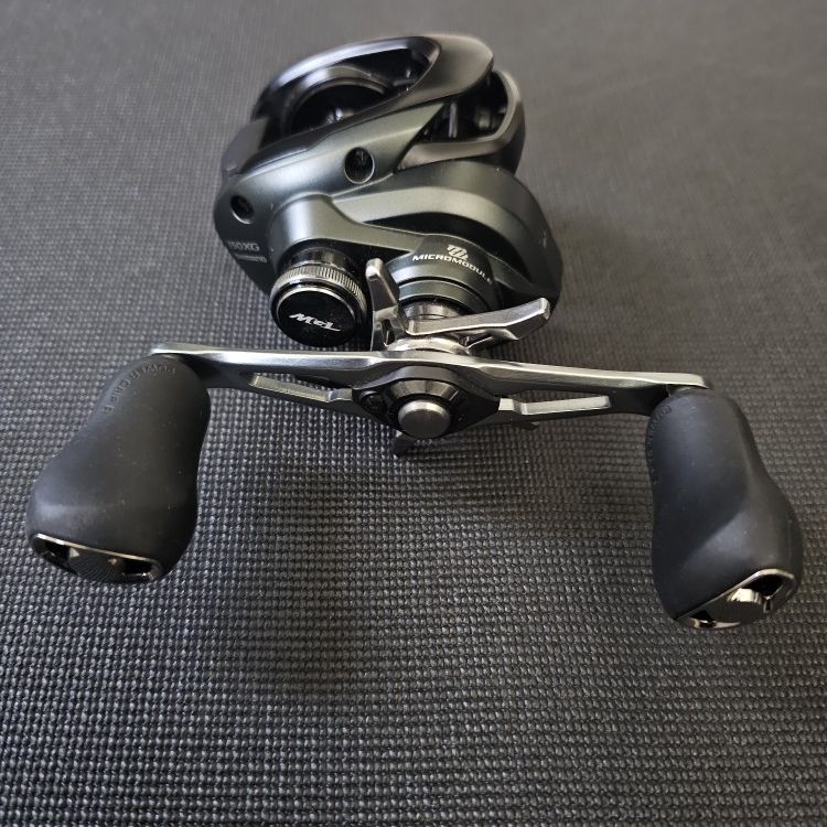 Shimano Curado MGL 150XG Casting Reel for Sale in Corona, CA - OfferUp