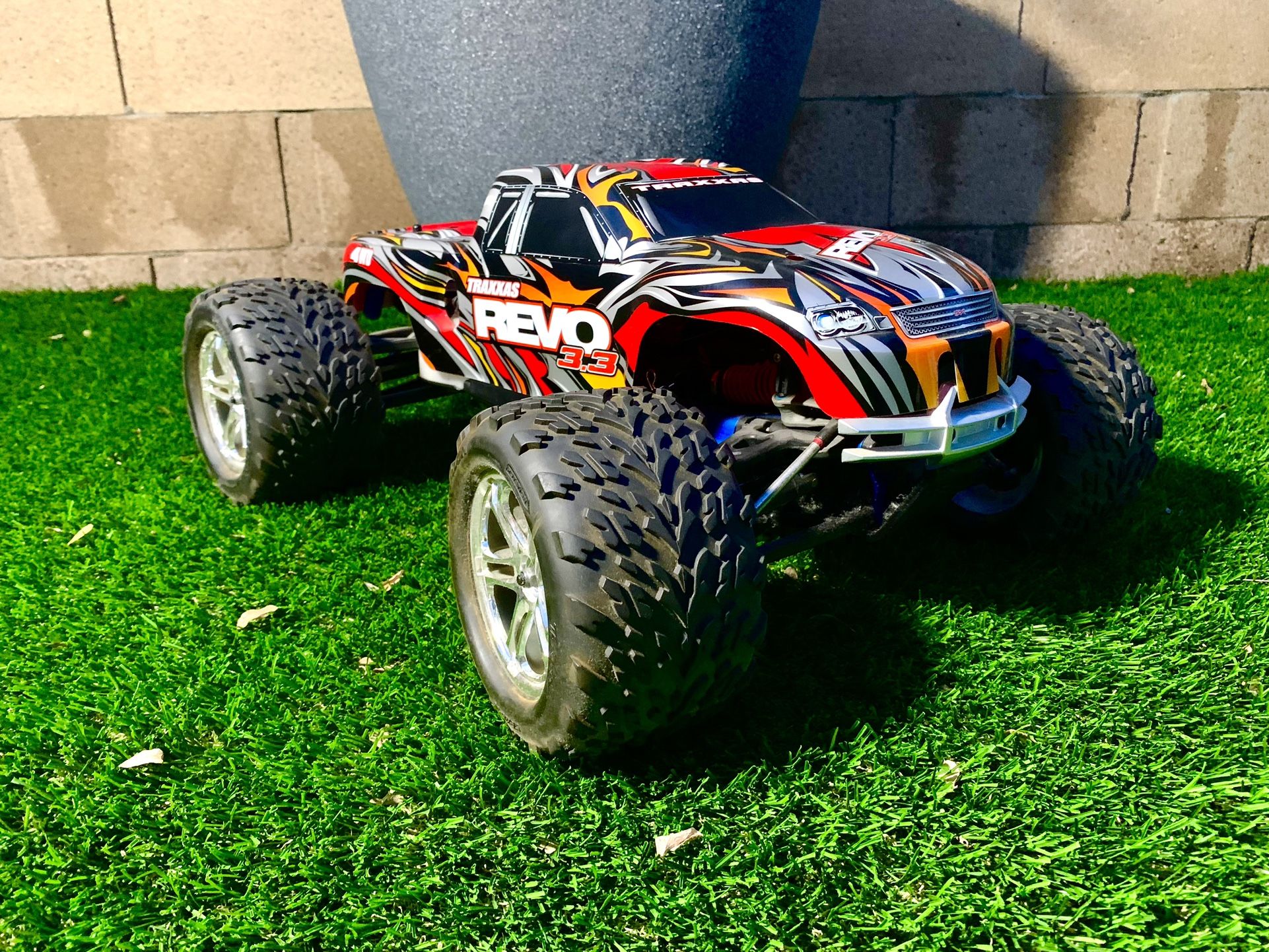 Traxxas Revo 3.3 for Sale in Costa Mesa, CA - OfferUp