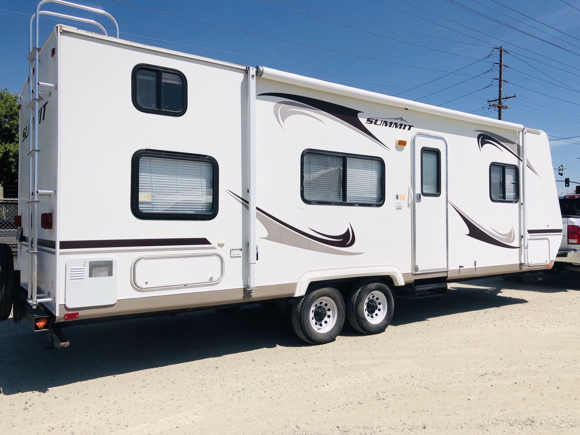 2008 SUMMIT 28FT TRAVEL TRAILER SLEEPS 8-10 for Sale in Modesto, CA ...