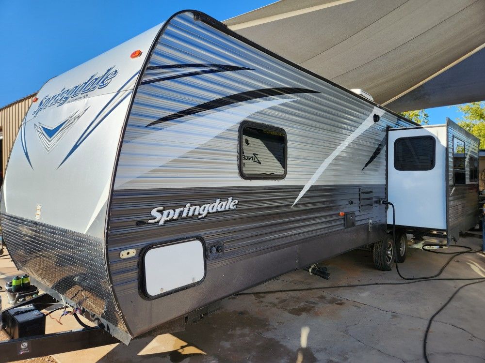2018 Keystone Springdale 32ft rear living for Sale in Mesa, AZ - OfferUp