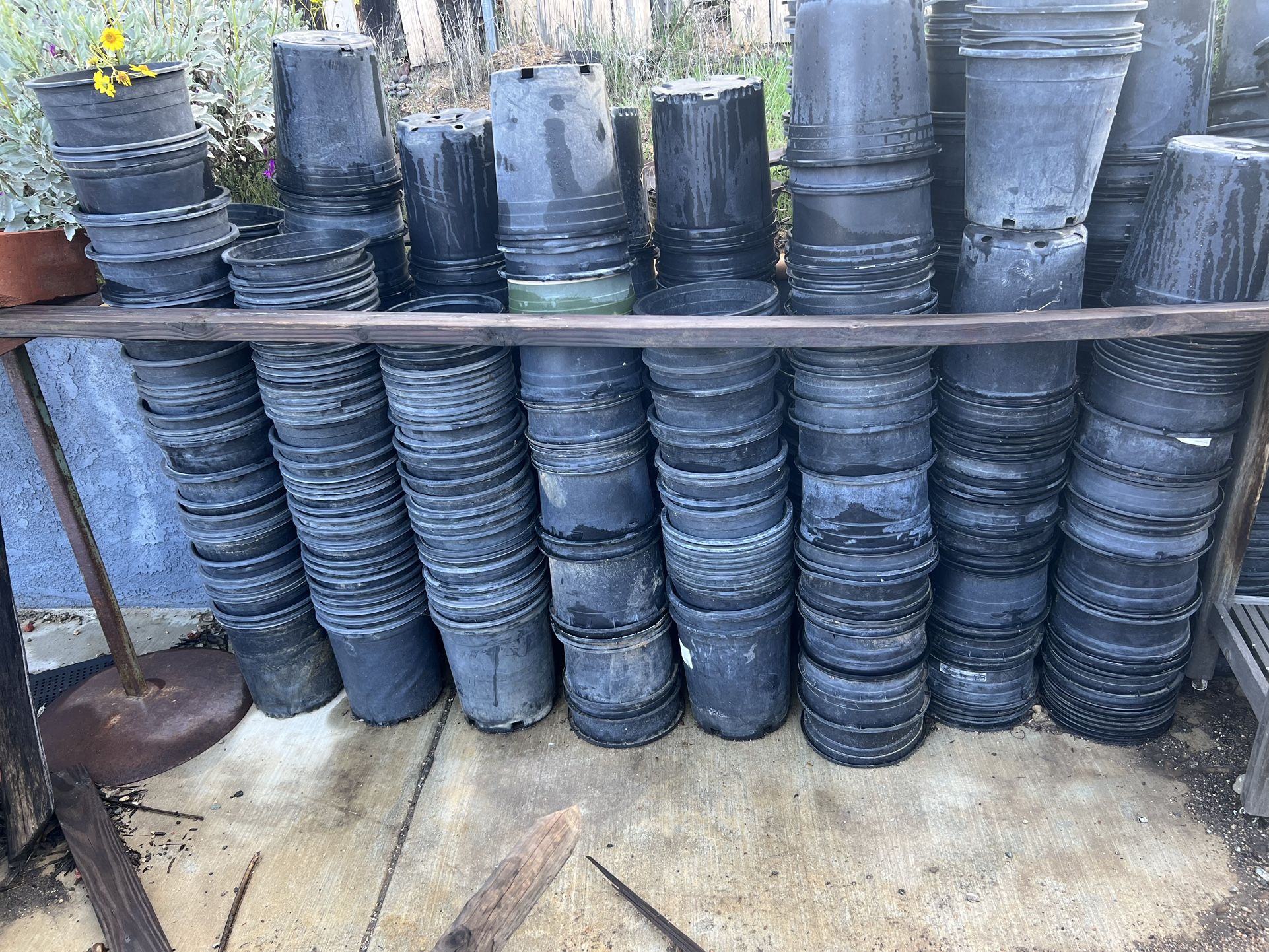 Planting Pots/ Plastic Containers for Sale in Moreno Valley, CA - OfferUp