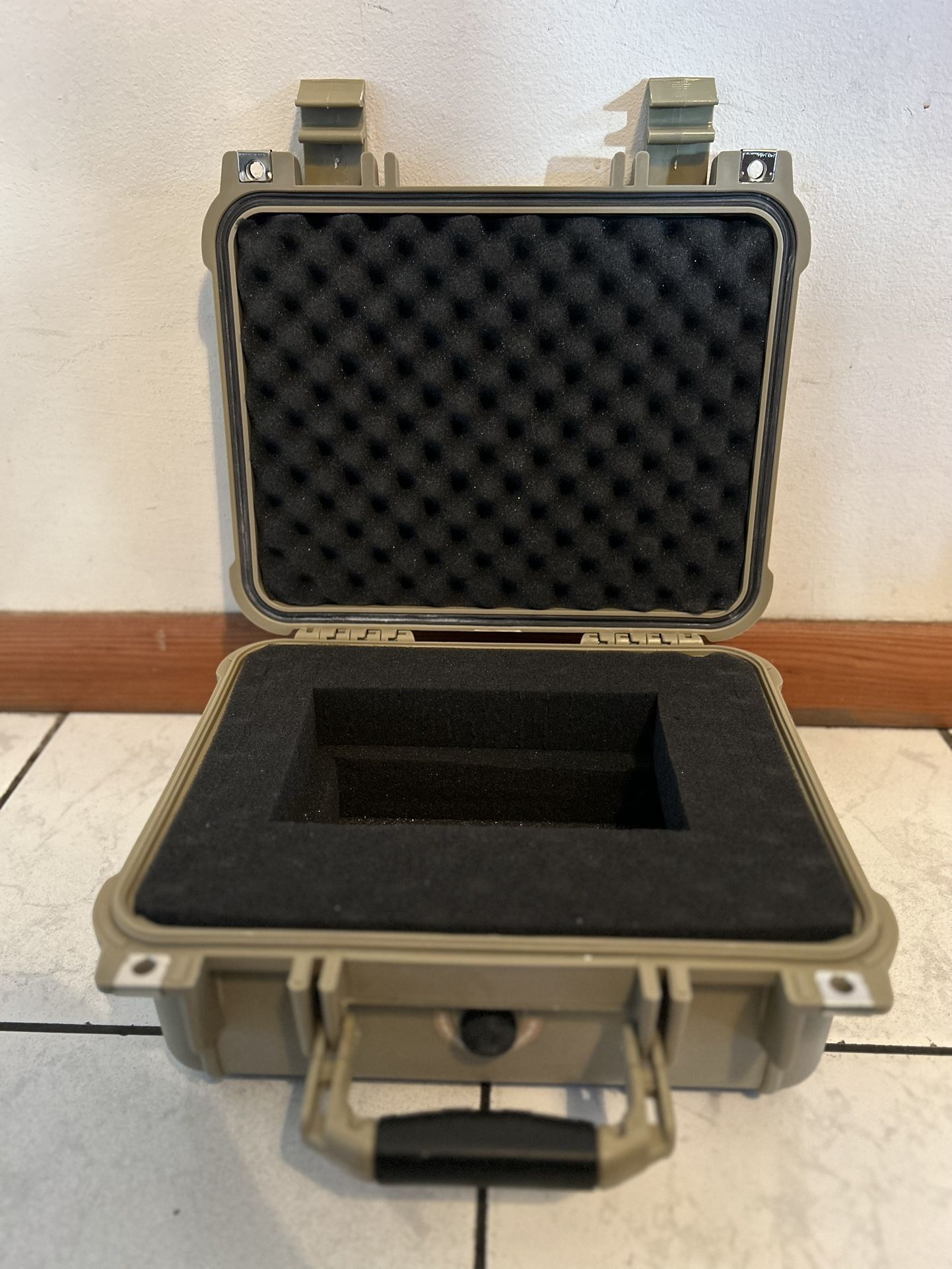 Multiple Apache & Pelican Weatherproof/Waterproof Protective Cases for Sale in Miami, FL - OfferUp