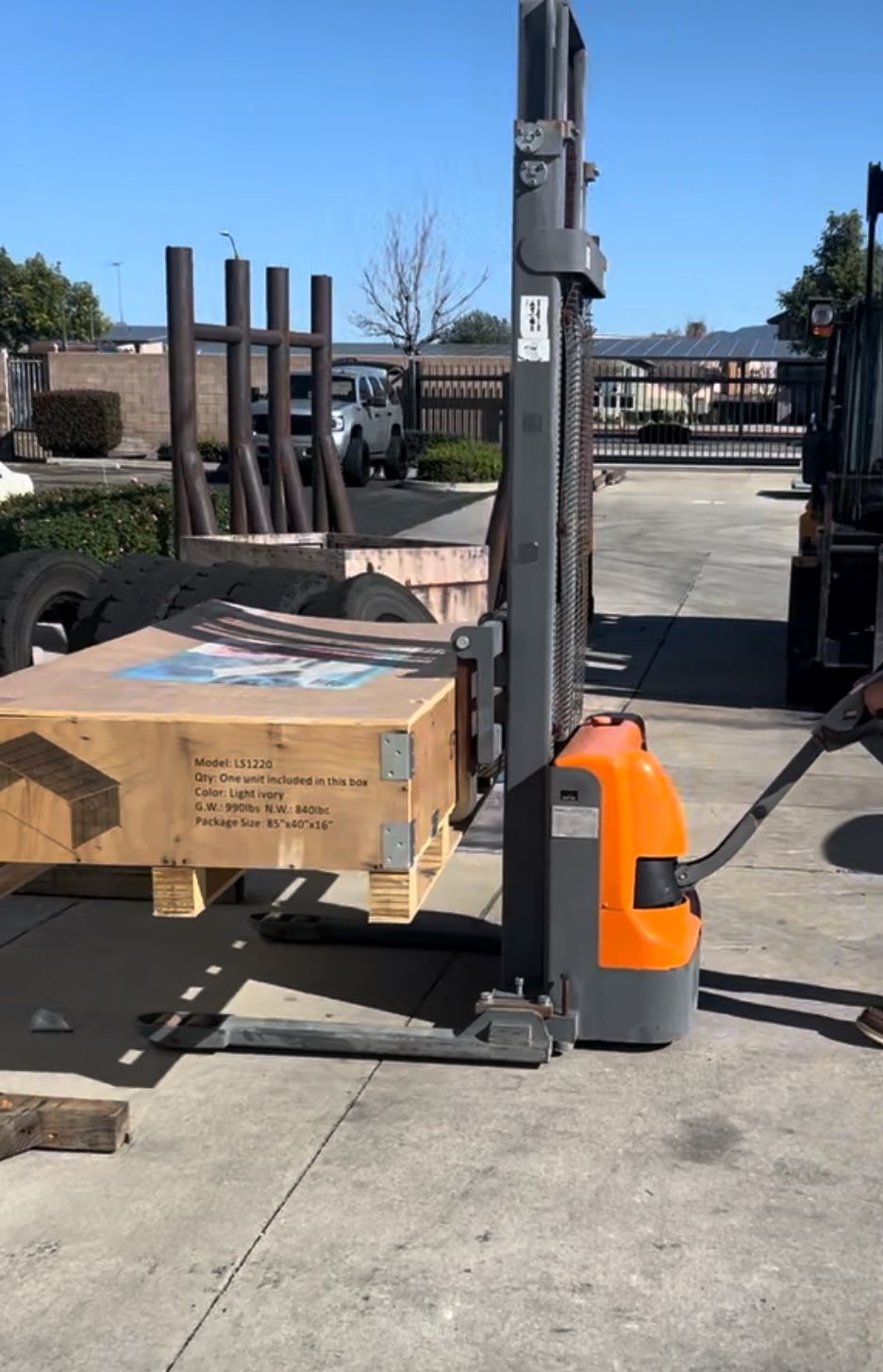 Electric Straddle Stacker for Sale in San Bernardino, California - OfferUp