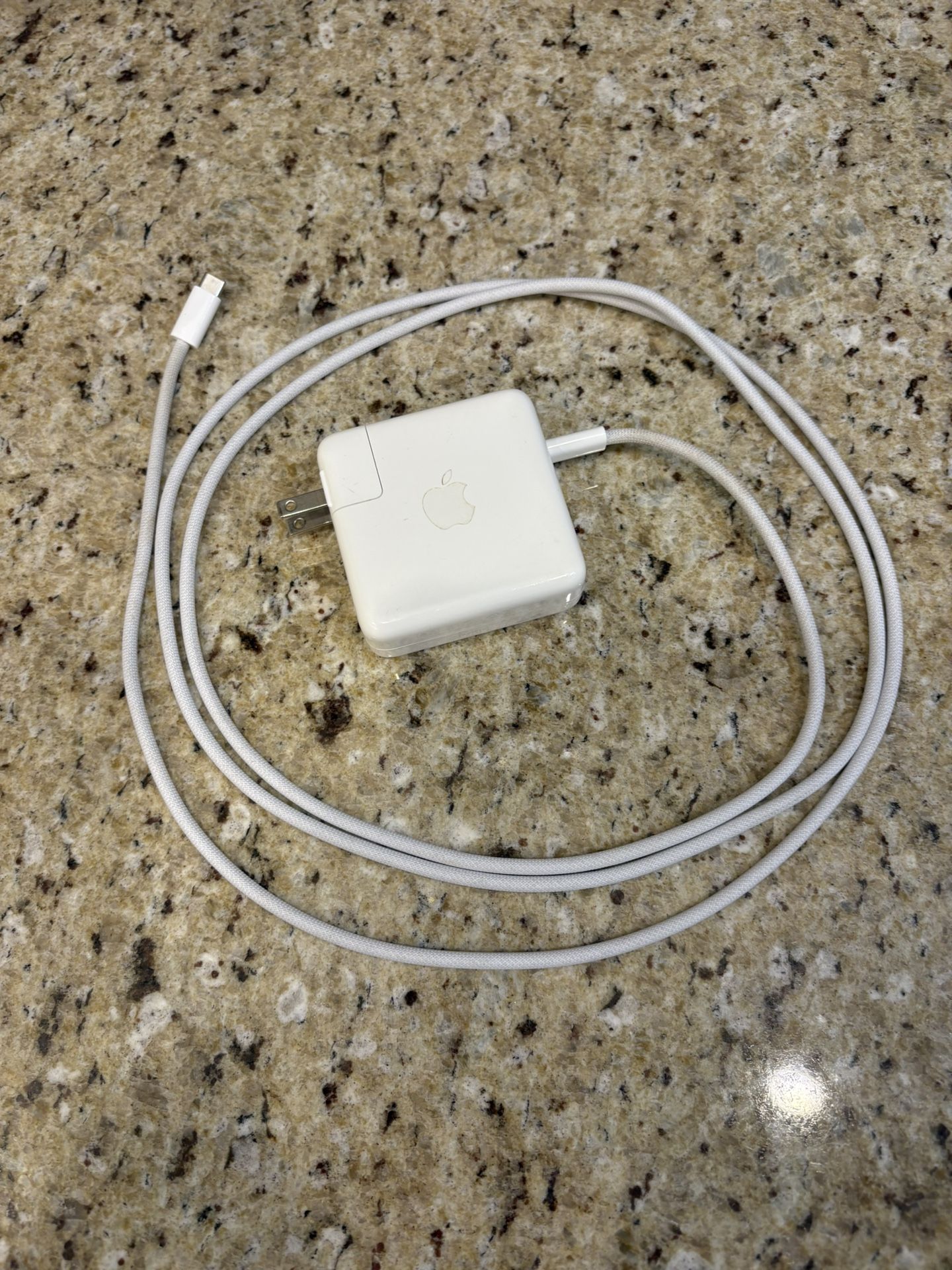 Apple MacBook 61w USB-C power adapter for Sale in Chicago, IL - OfferUp