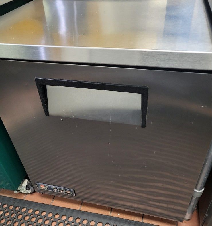 Nsf TRUE Single Door Refrigerator Undercounter for Sale in Las Vegas ...