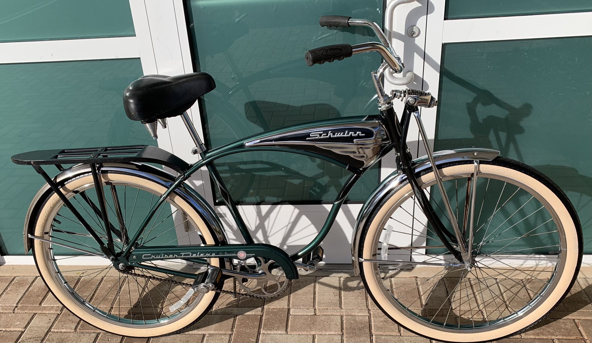 Schwinn Deluxe Cruiser with Phantom style tank 26”Men’s Arnold Schwinn ...