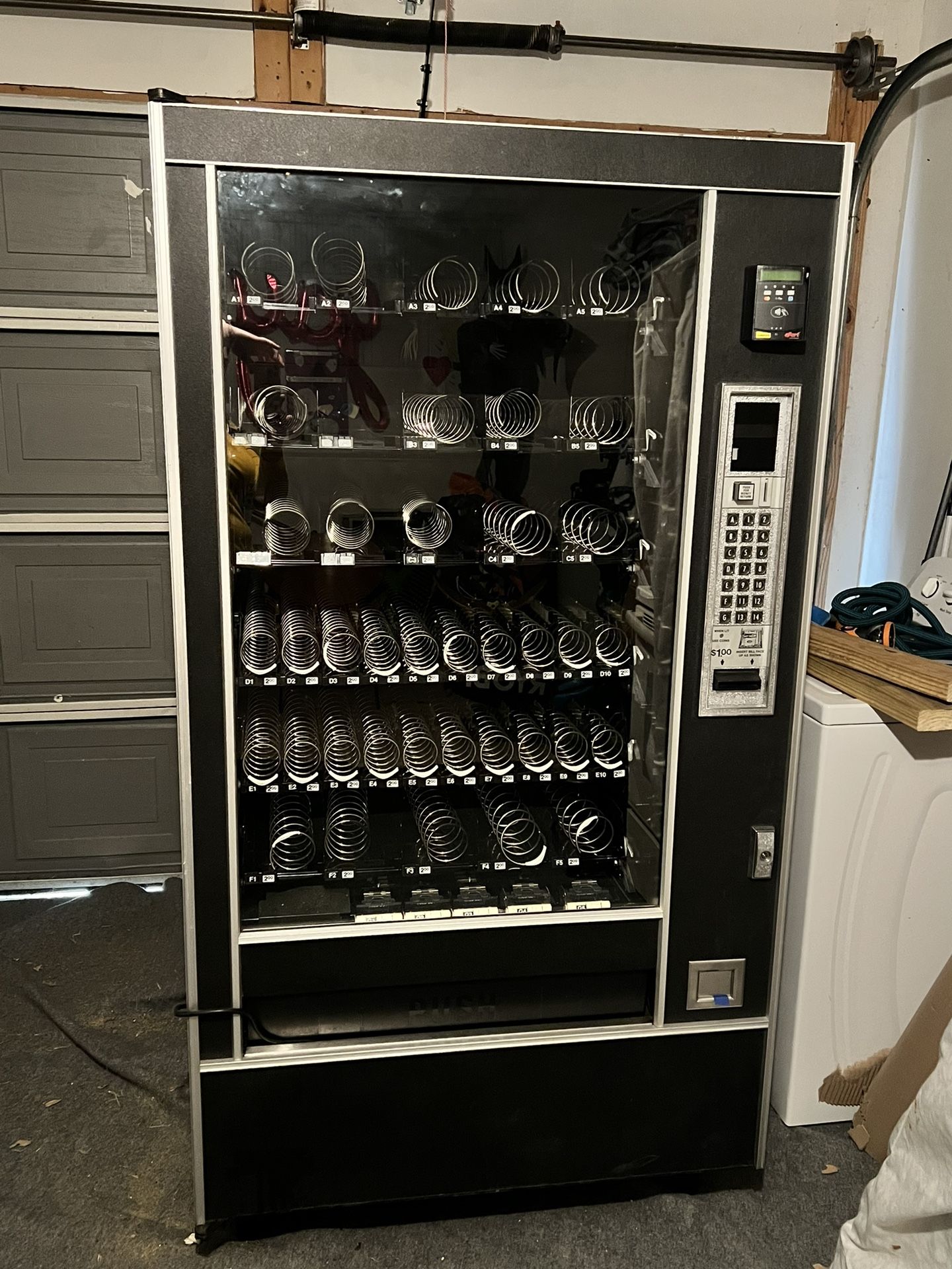 Heavy Duty Vending Machine With Credit Card Reader for Sale in San ...