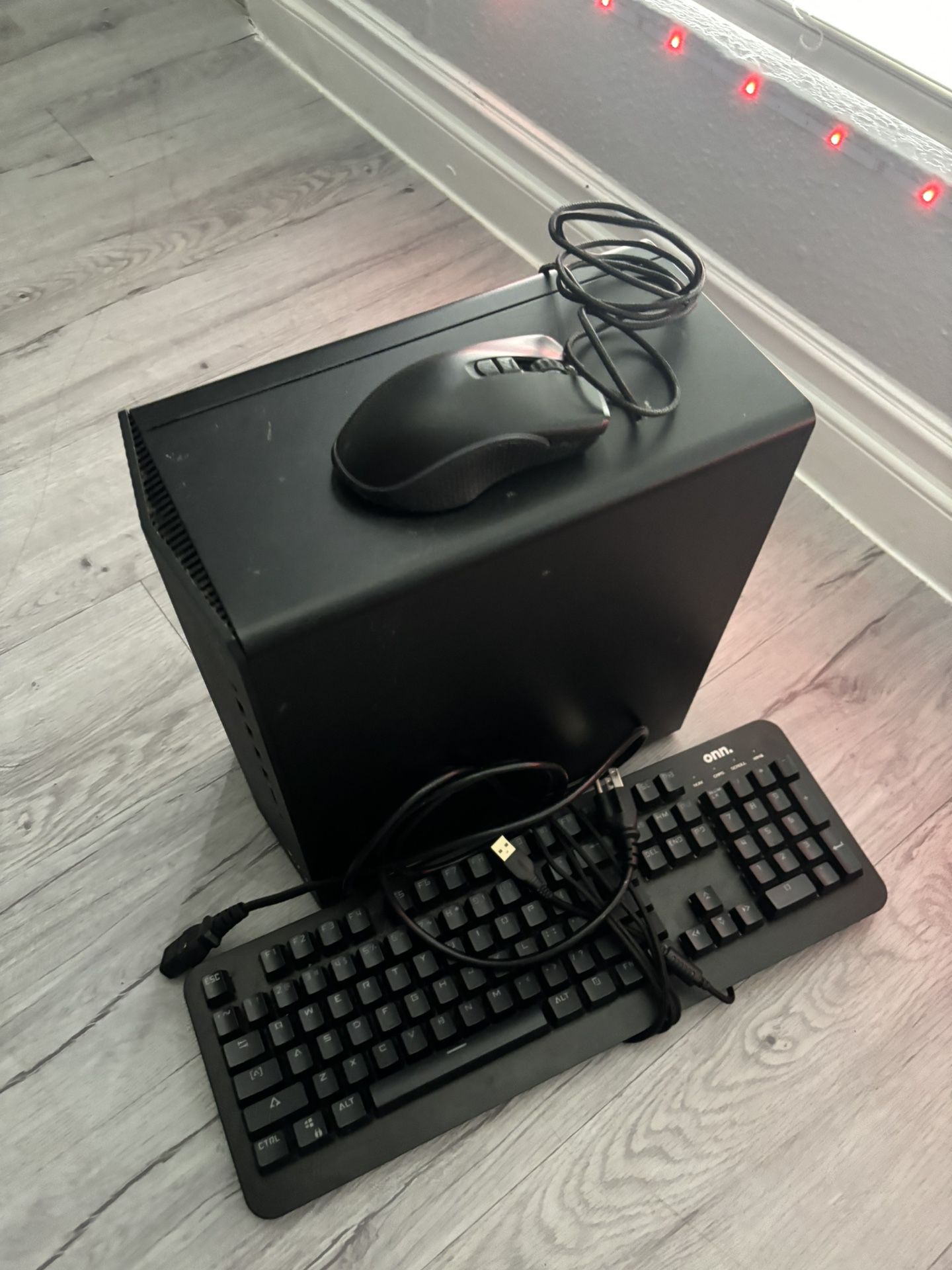 HP Gaming R5 RX 5500 PC (256GB ) for Sale in Houston, TX - OfferUp