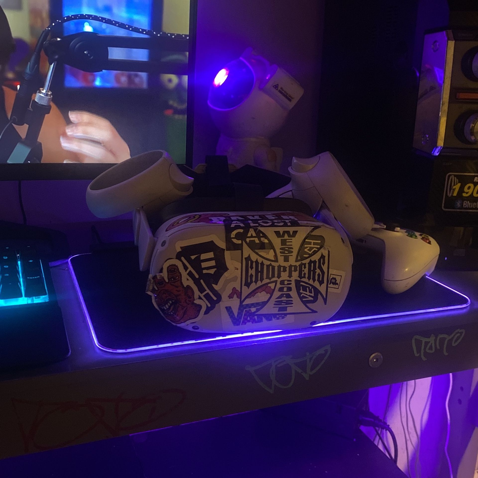 Oculus Quest 2 (1st Gen) for Sale in Los Angeles, CA - OfferUp