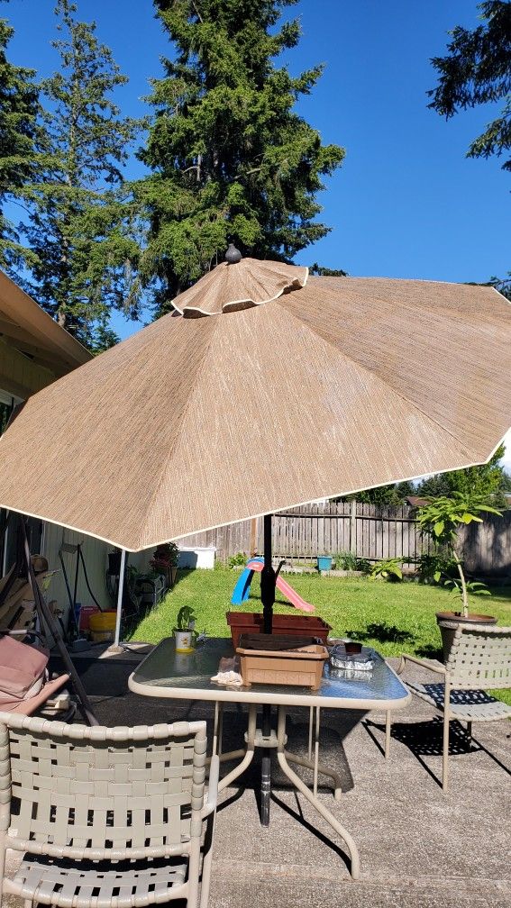 Patio Umbrella for Sale in Tacoma, WA - OfferUp