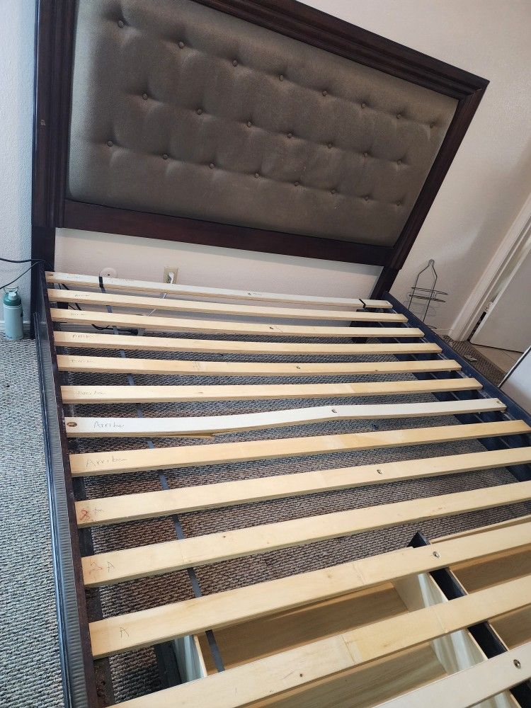 KING SIZE BED FRAME for Sale in El Paso, TX - OfferUp