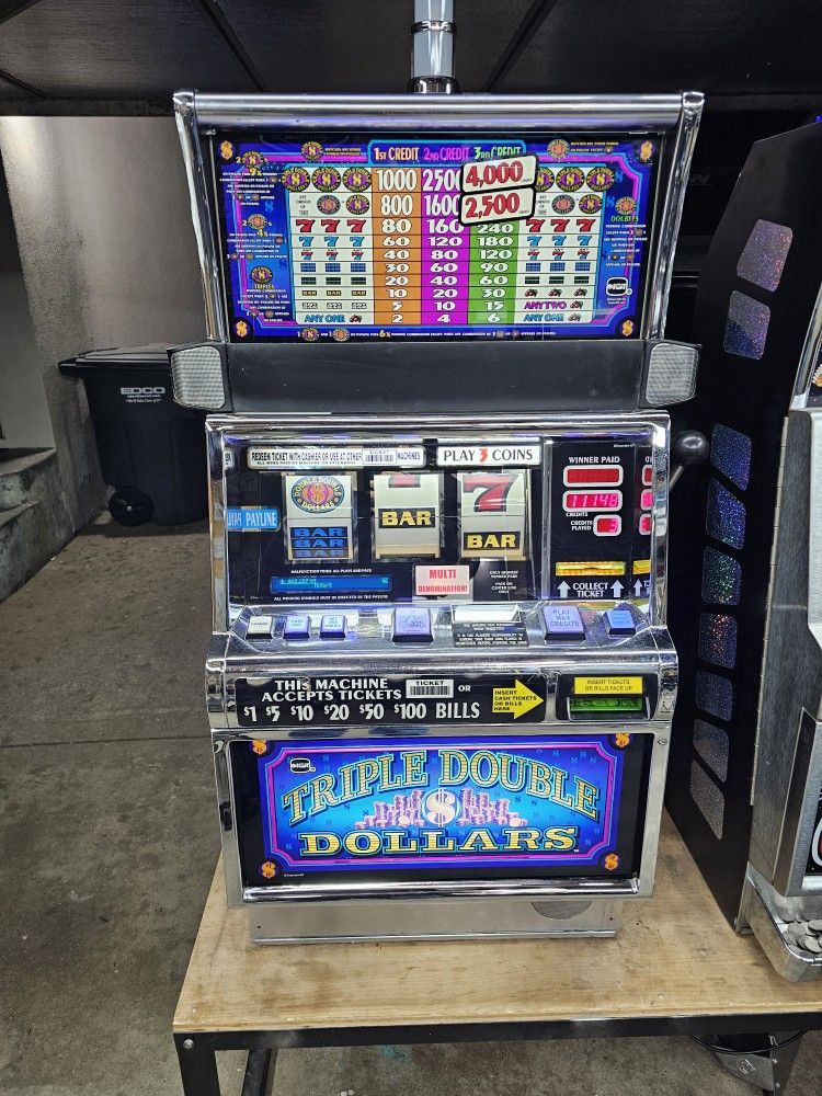IGT SLOT MACHINE (triple Double Dollars) for Sale in Lakewood, CA - OfferUp