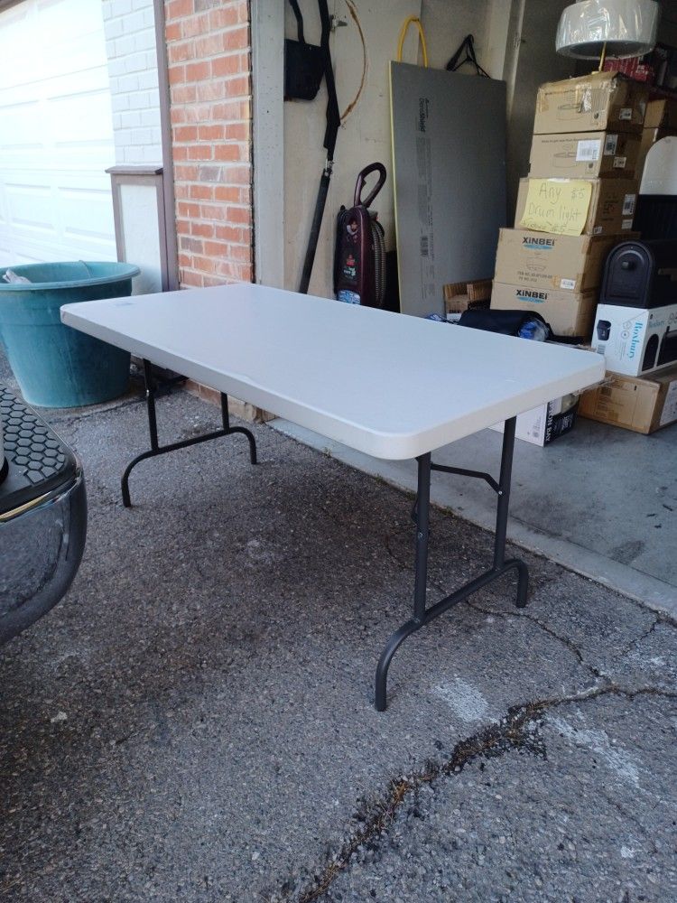 5x3 Table W Folding Legs for Sale in Las Vegas, NV - OfferUp