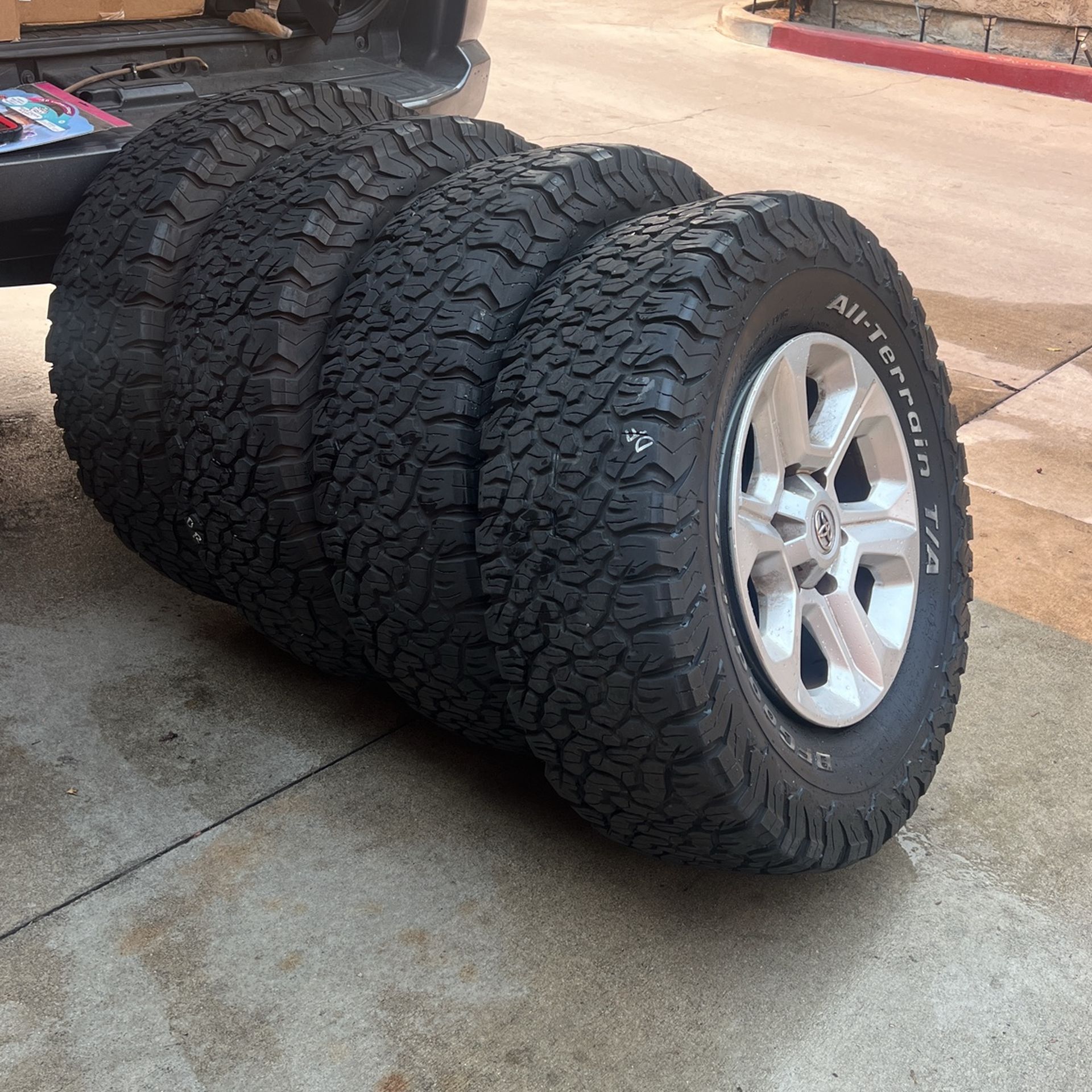 Bf Goodrich Ko2 285/70/17 for Sale in Bell Gardens, CA - OfferUp