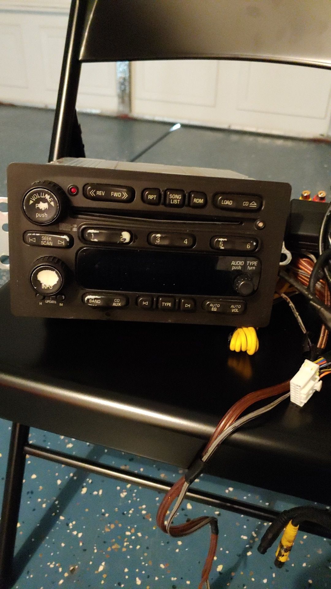 Hummer h2 original stereo Am FM cd for Sale in Santa Clarita, CA - OfferUp